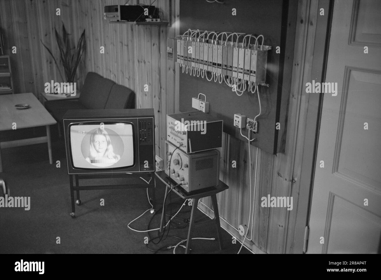 Current 34 - 6 - 1974: Cable TV Crosses the BorderToday, almost 1 ...