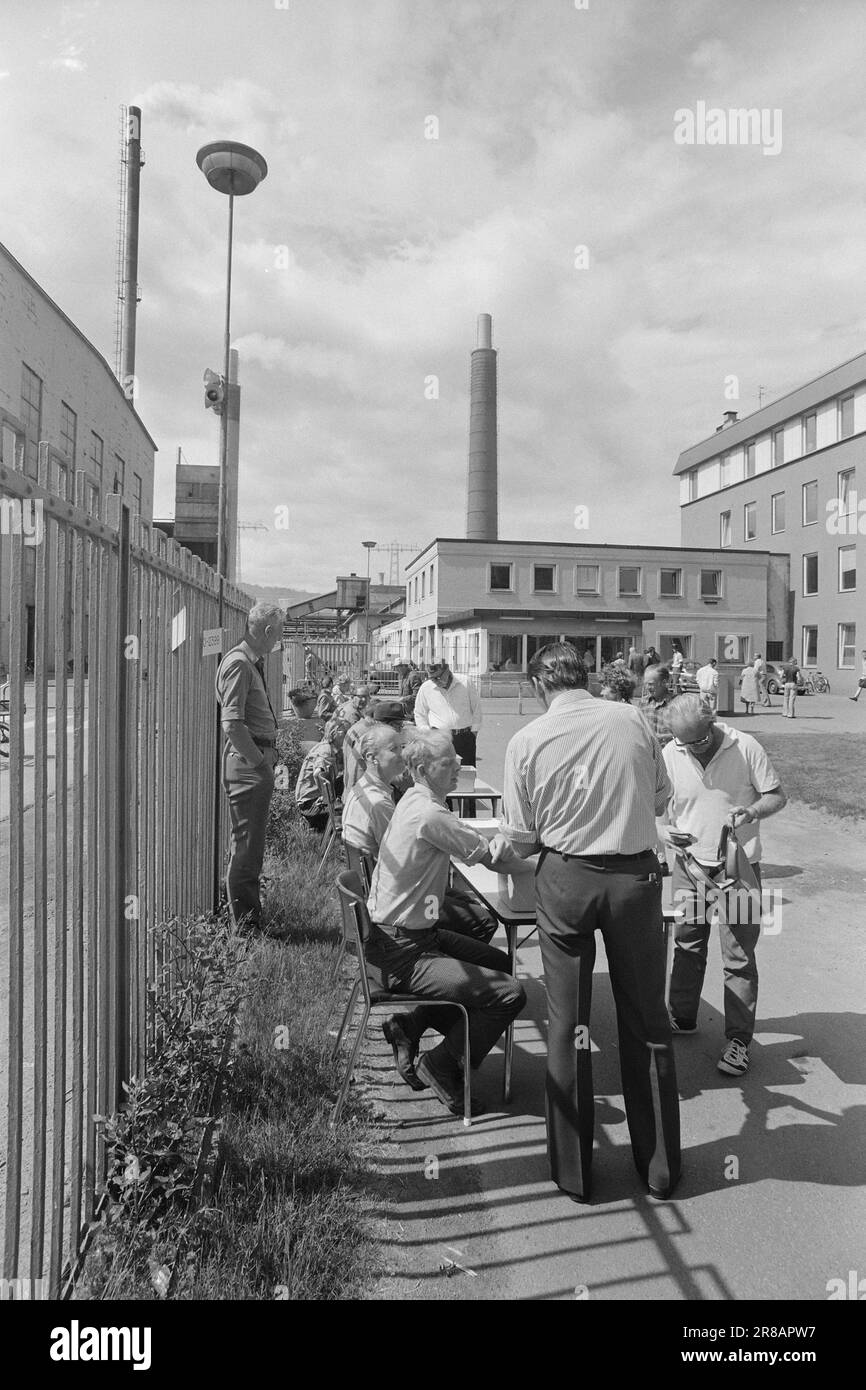 Hydro processed Black and White Stock Photos & Images - Alamy