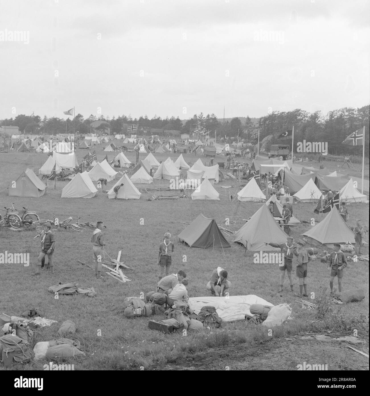 Actual 35-3-1960: 9,000 set up camp Giant camp on historical grounds ...