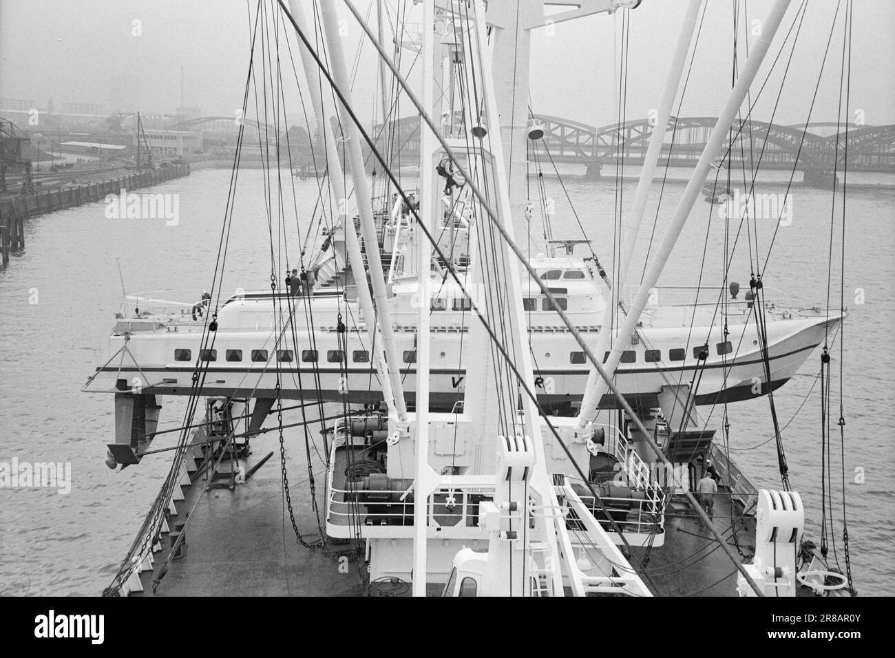 Current 26-4-1960: Water under the wings Norway's first hydrofoil boat ...