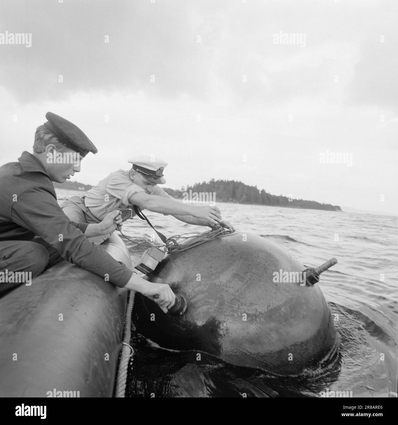 Current 33-4-1960: A horn mine is mined Mines from the war years still ...