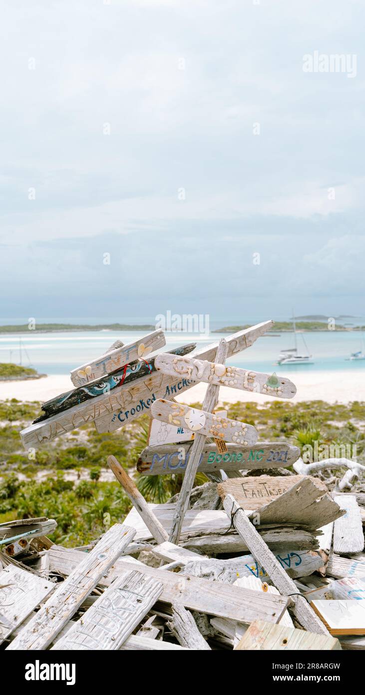 Damaged signs hi-res stock photography and images - Alamy