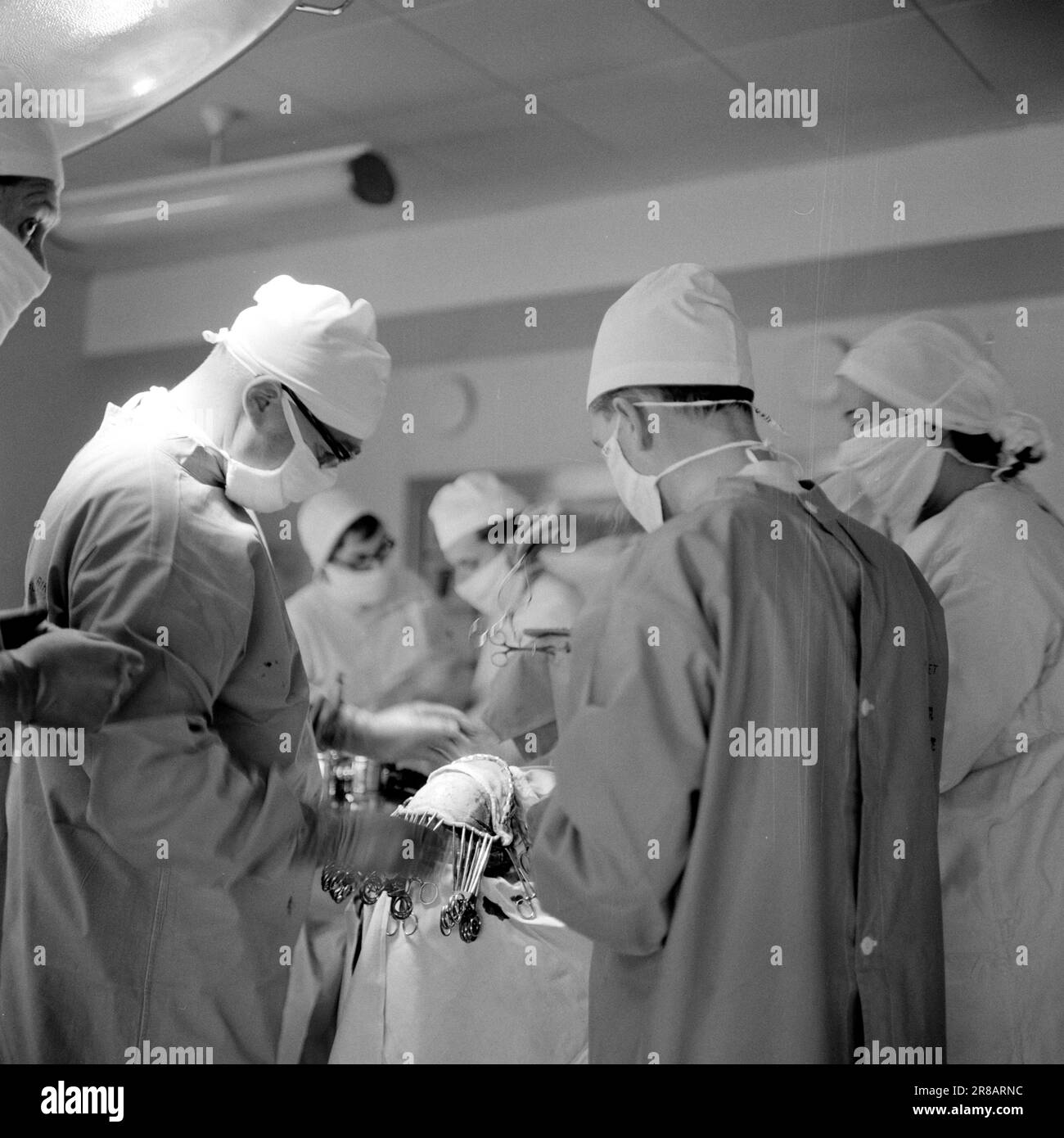 Current 16-9-1960: A glimpse into the brain For five hours the surgeon ...
