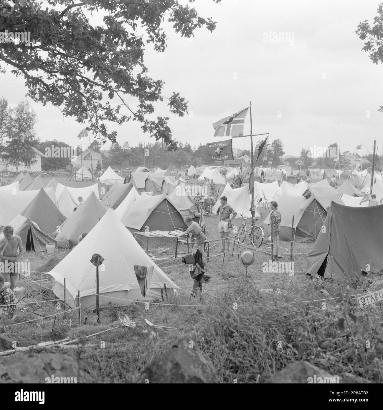 Actual 35-3-1960: 9,000 set up camp Giant camp on historical grounds ...