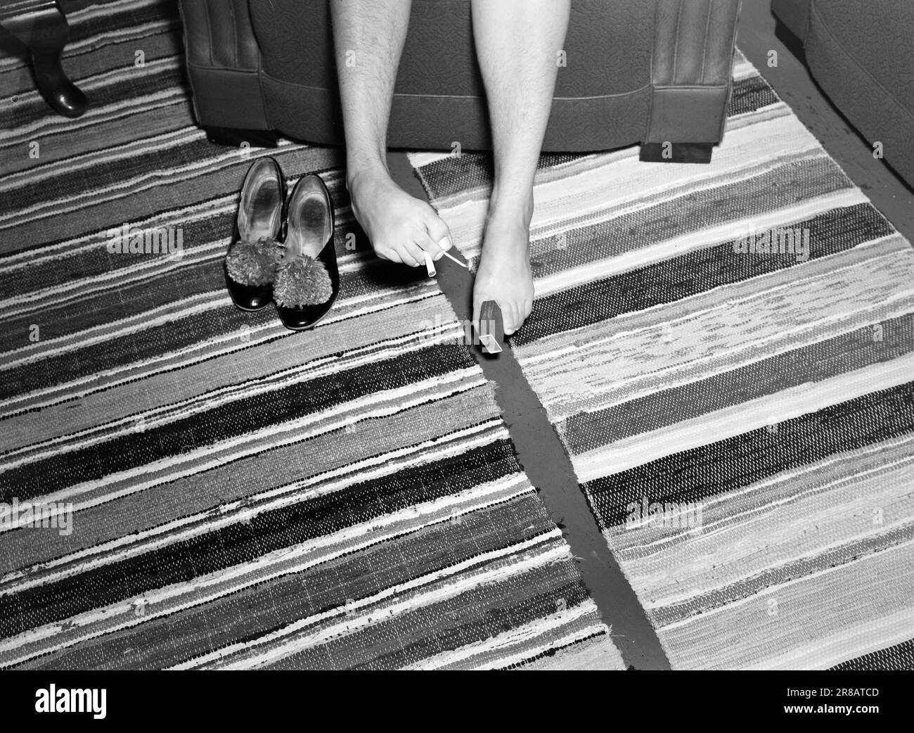 Armless girl hi-res stock photography and images - Alamy