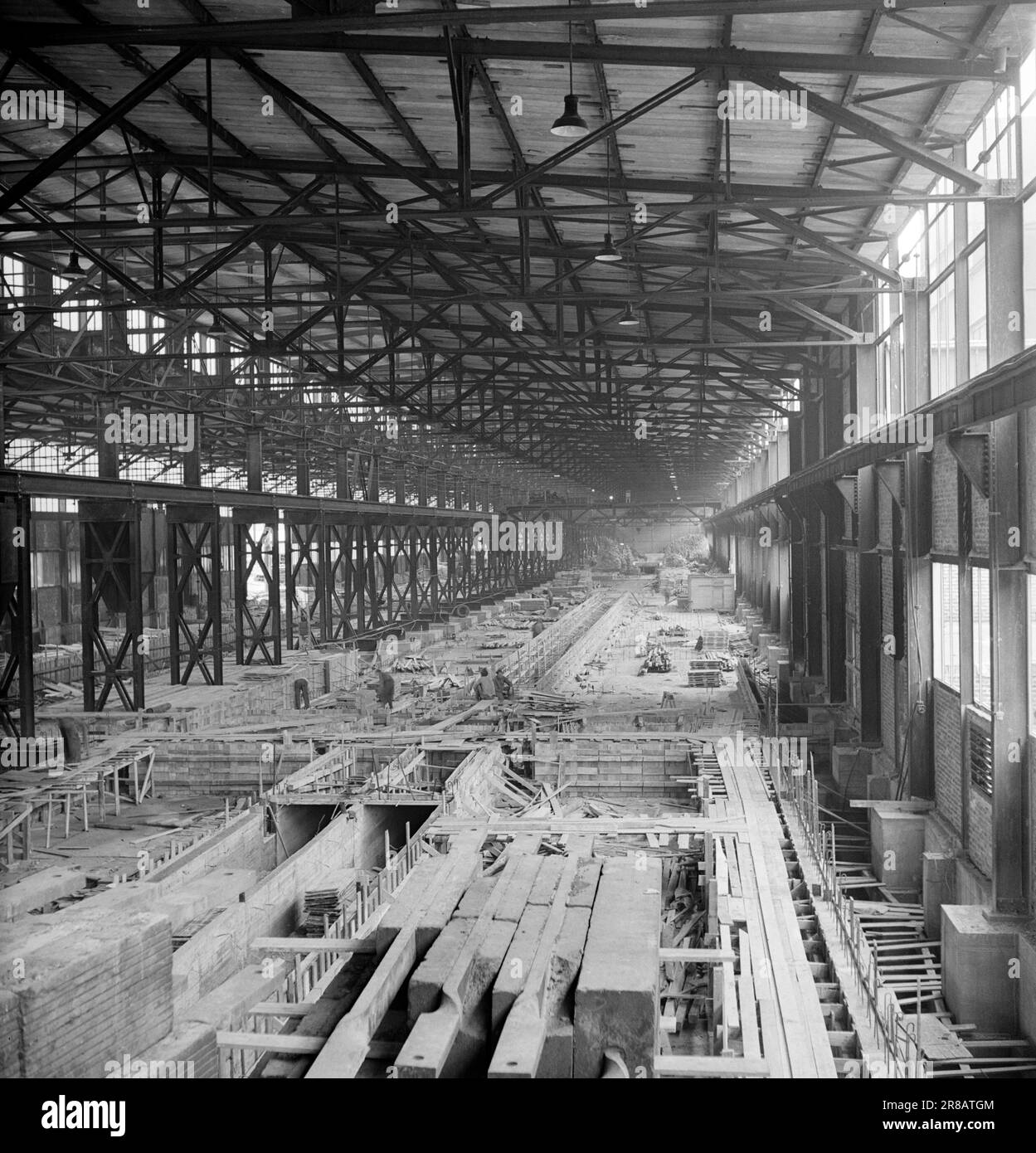 Actual 12-1948: The giant factory in Årdal. Årdal works.Photo: Sverre A ...