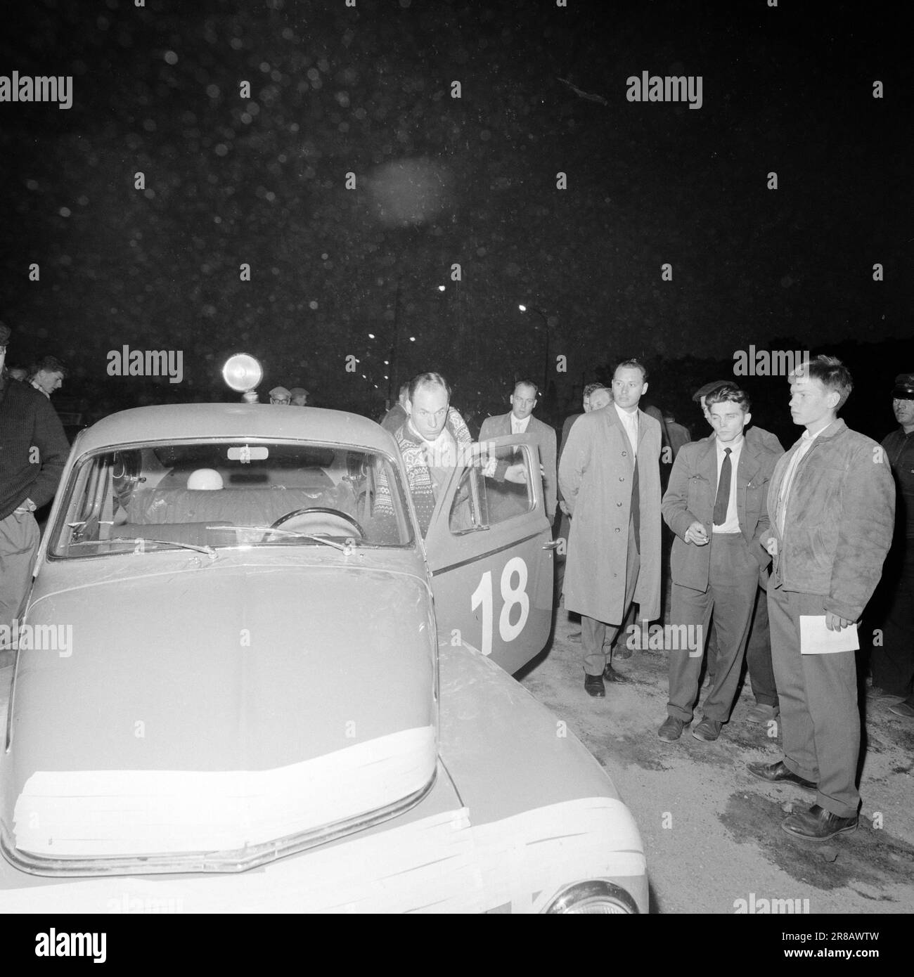 Actual 42-3-1960: Speed fever in sharp curves For 42 hours, we followed ...