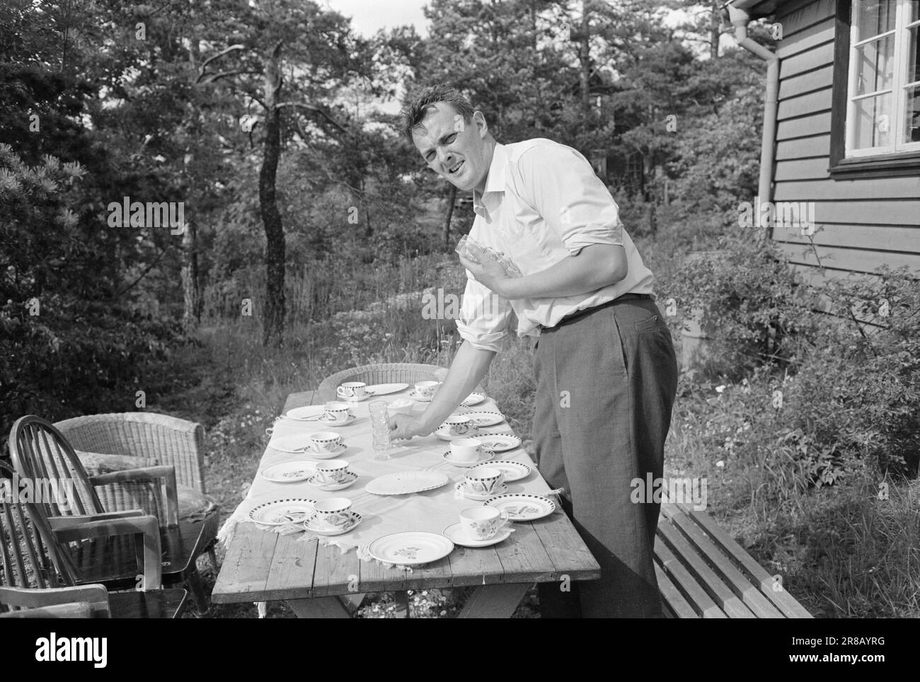 Current 34-6-1960: Holiday town in the countryside Successful hobby ...