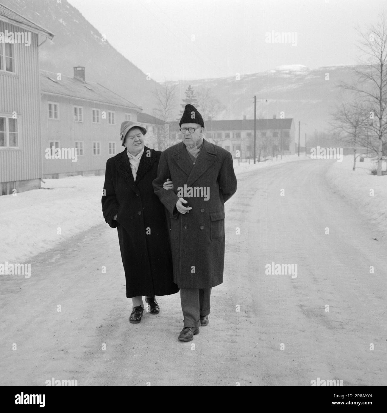 Current 14 10 1960 Norsk Hydro A Working Day Is Over A New One Has current-14-10-1960-norsk-hydro-a-working-day-is-over-a-new-one-has