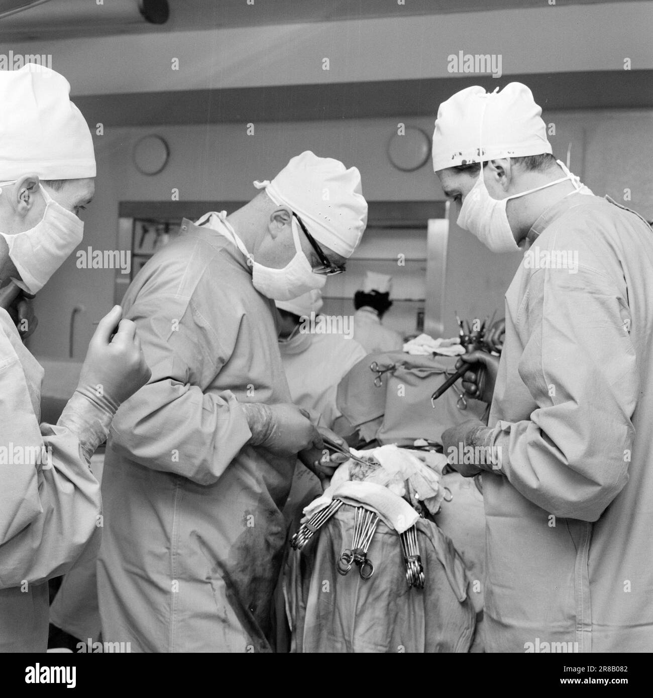 Current 16-9-1960: A glimpse into the brain For five hours the surgeon ...