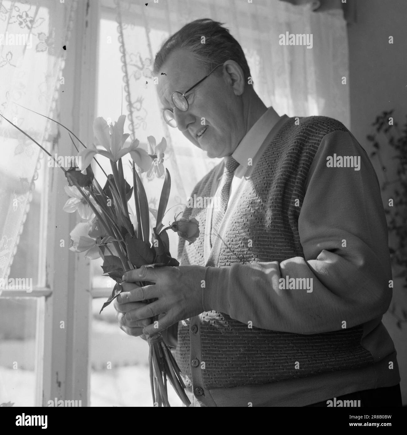 Current 18-9-1960: Norway's happiest man Einar Pedersen was blind for ...