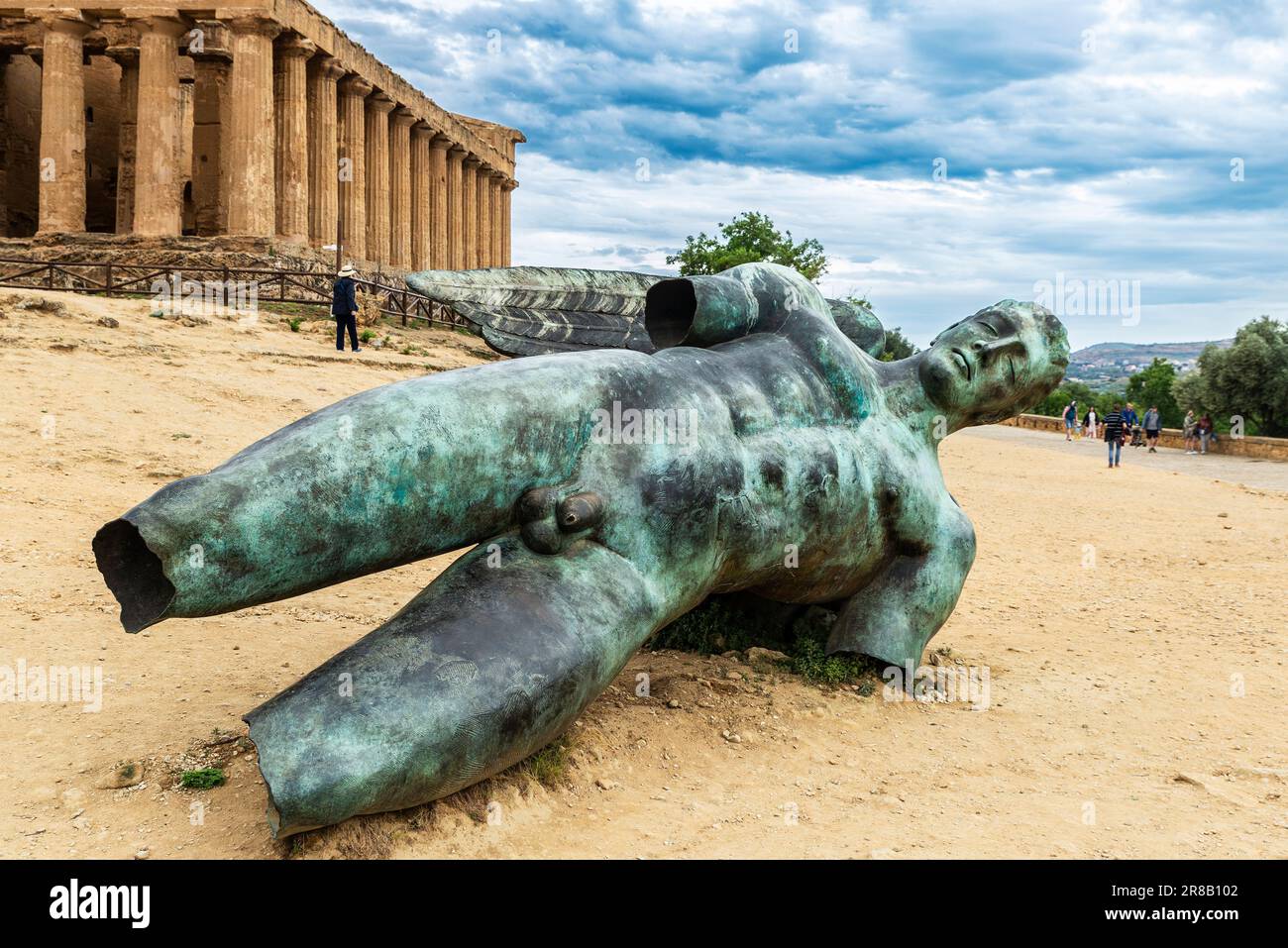 Temple of Concordia and the Icarus bronze statue in the Valle dei ...