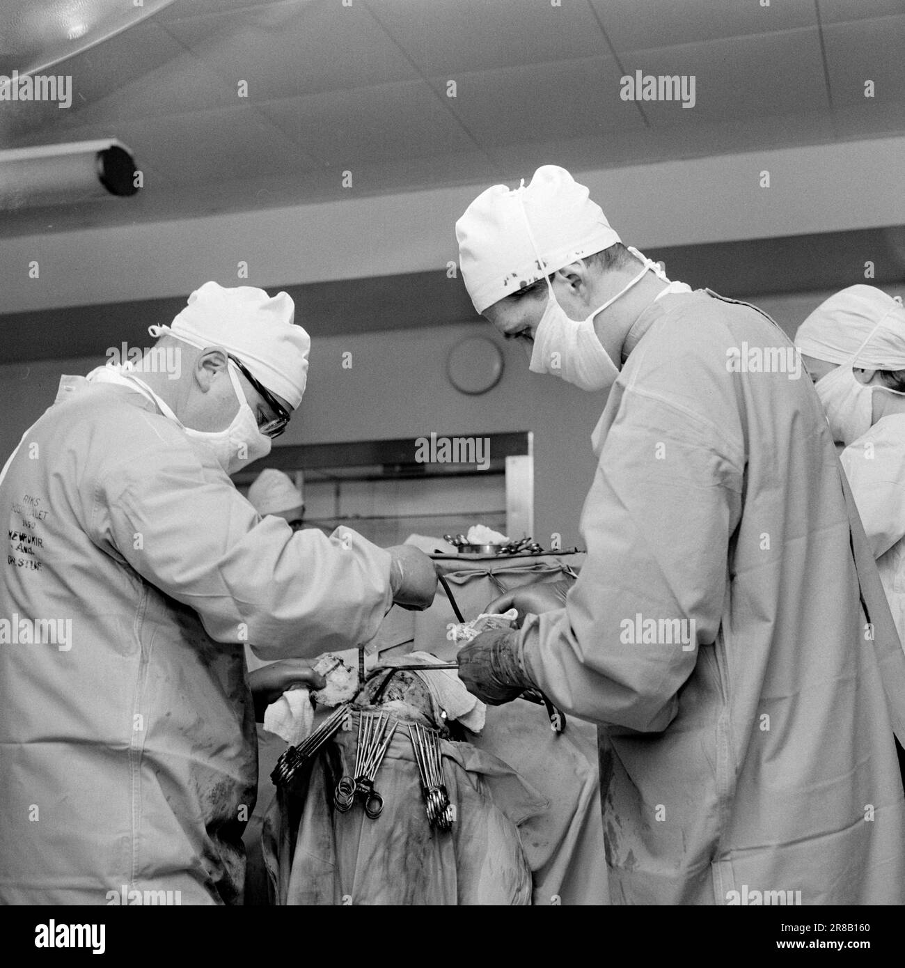 Current 16-9-1960: A glimpse into the brain For five hours the surgeon ...