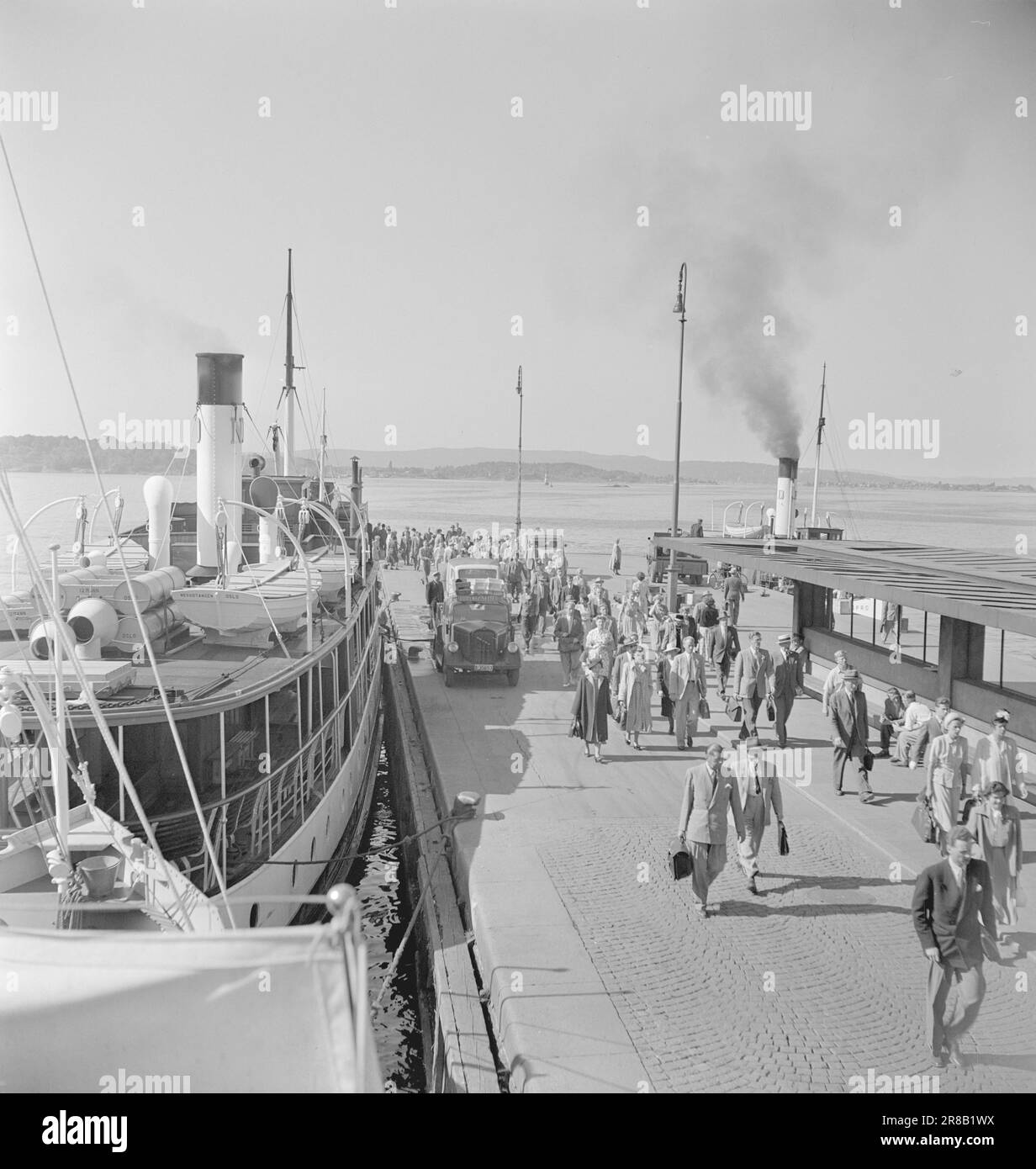 Actual 16-1950: The fjord's included swans.Steamboats in the Oslofjord ...