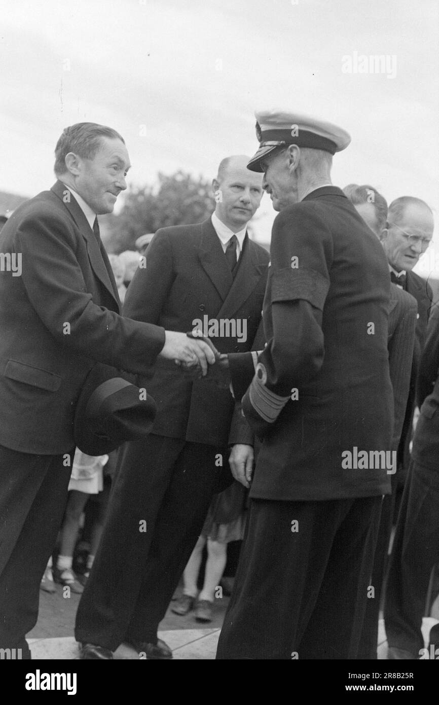 Current 14-3-1947: The King numberOut among people King Haakon 7th ...