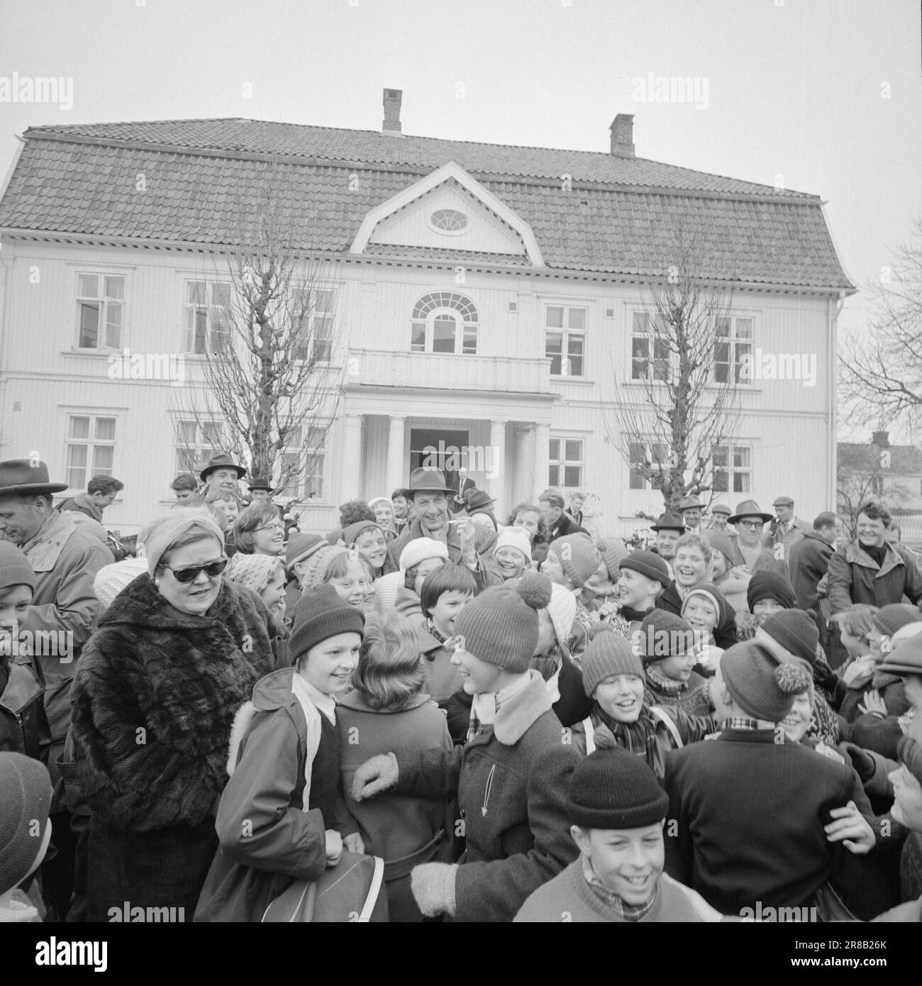 Current 16-8-1960 : Sausages, jus and Juster [image 0030]Actors Leif ...