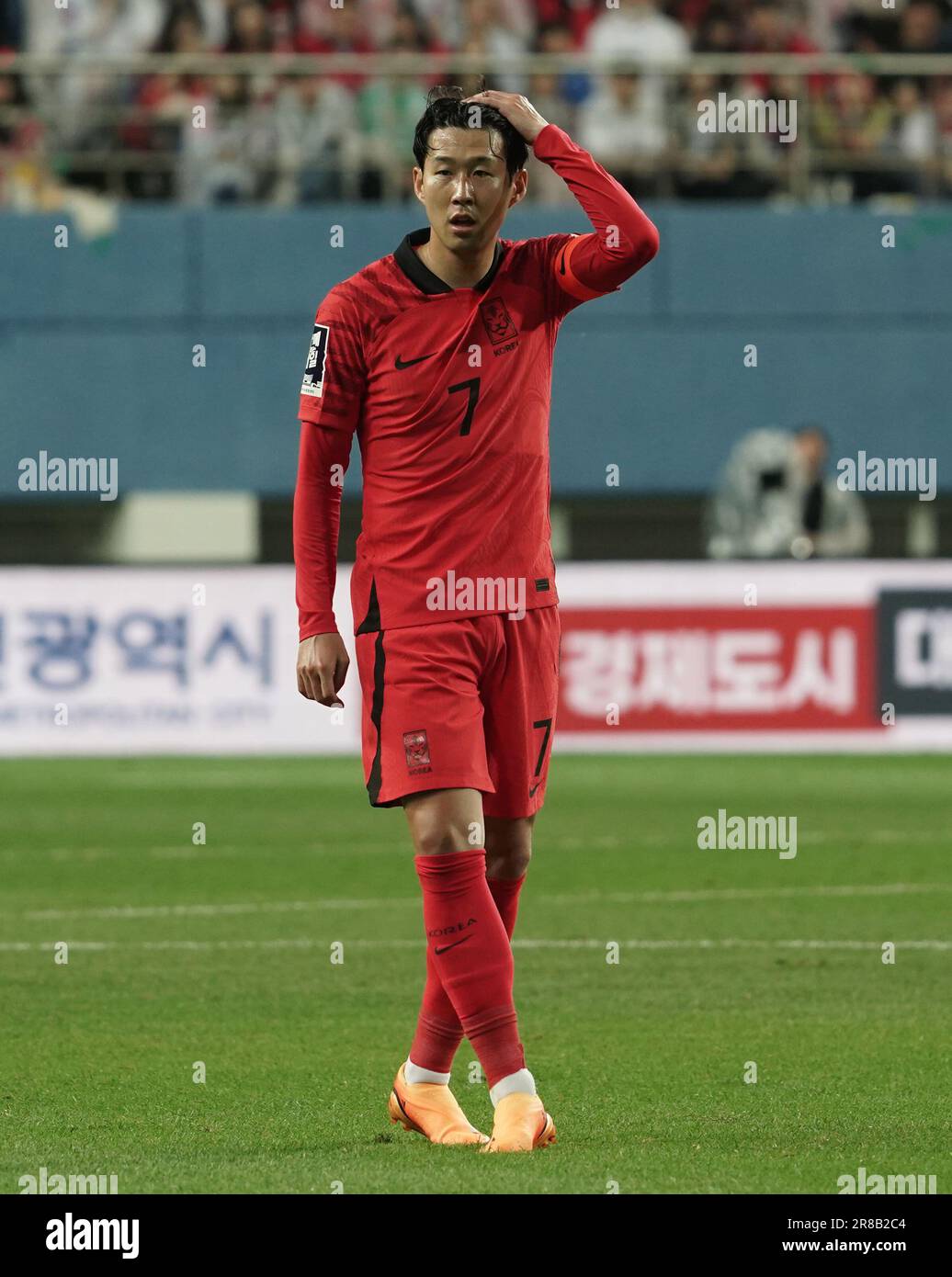 Son heungmin hi-res stock photography and images - Alamy
