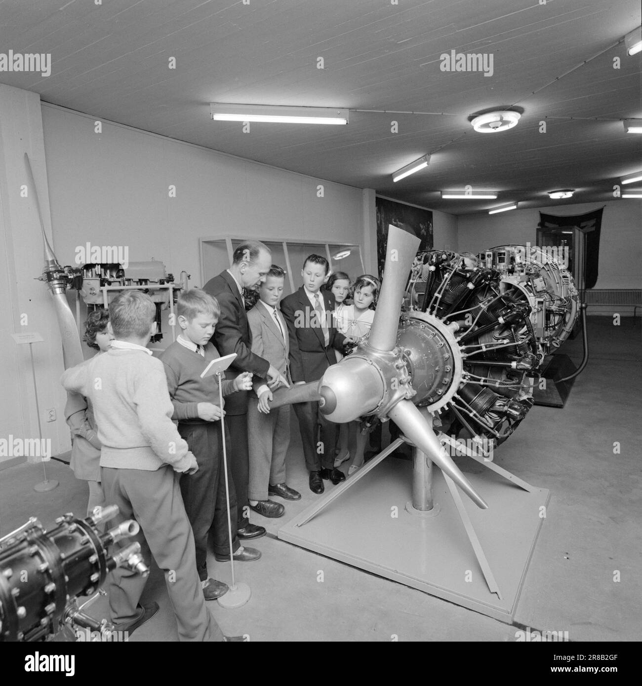 Actual 50-1-1960: Soda and cakes among planes and cars The Norwegian ...