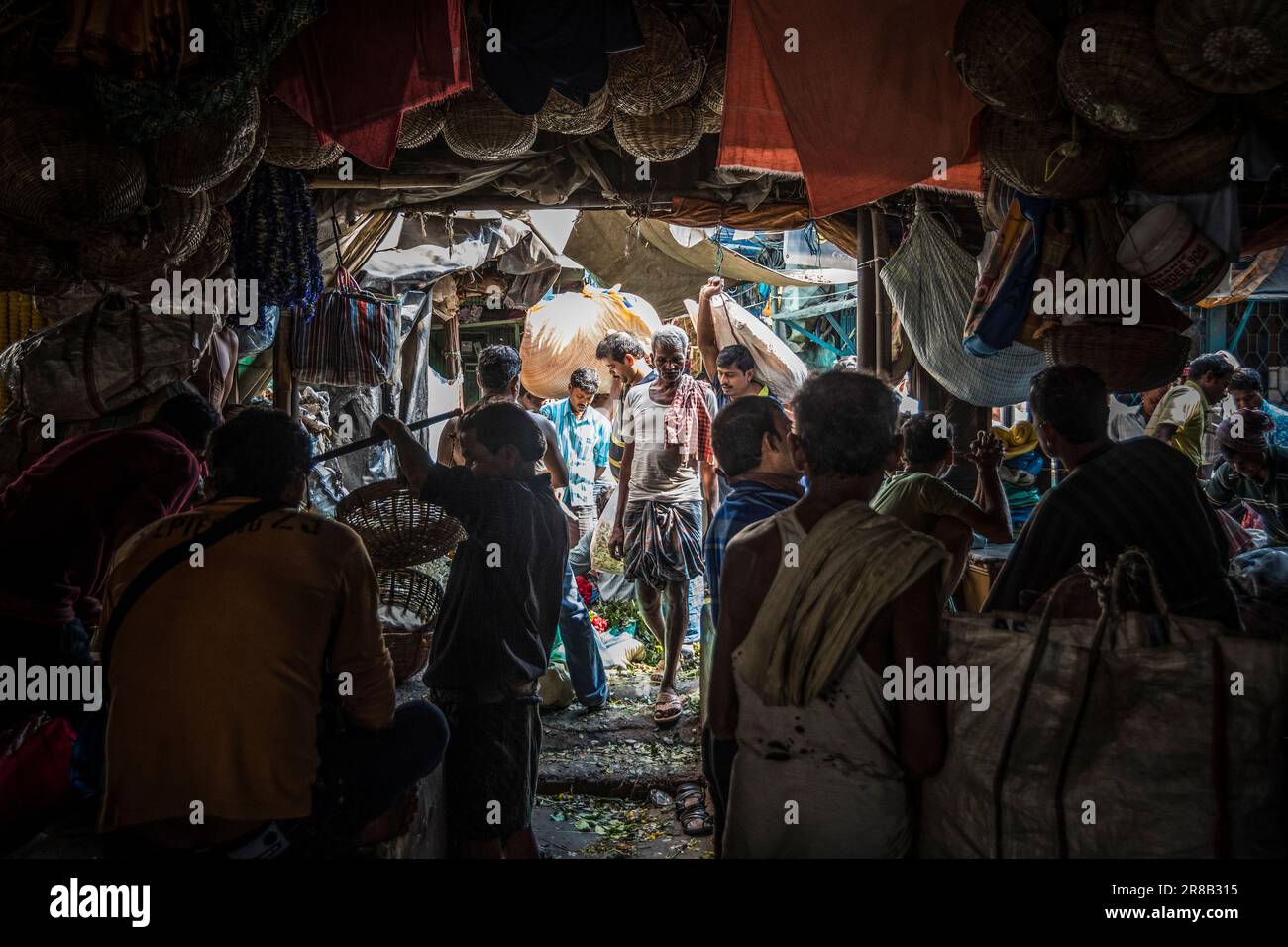 Mallick Ghat Flower Market in Kolkata, India Stock Photo - Alamy
