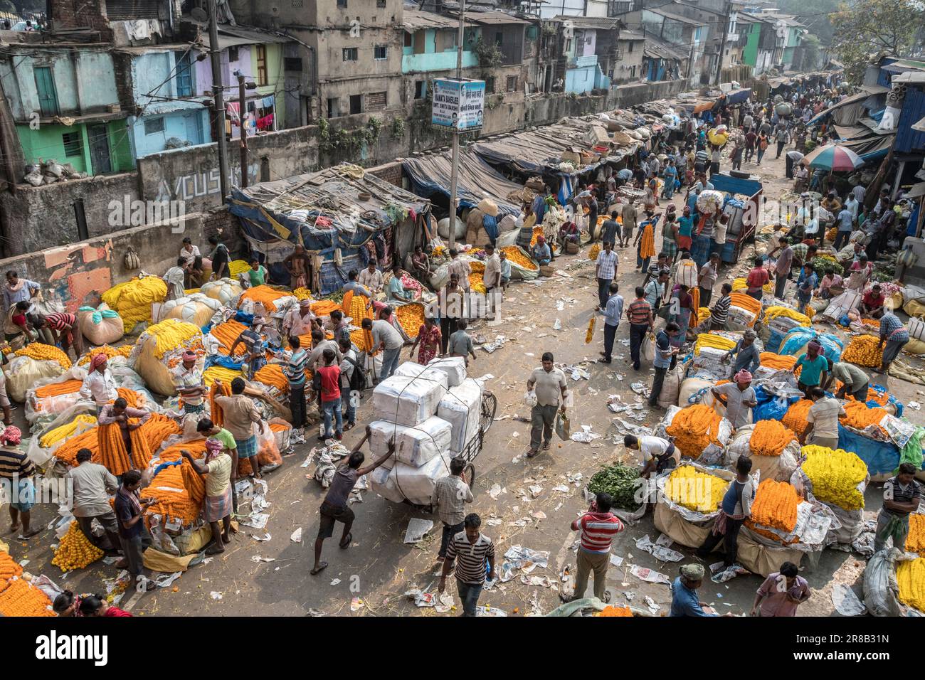 The Mallick Ghat Flower Market in Kolkata, India Stock Photo - Alamy