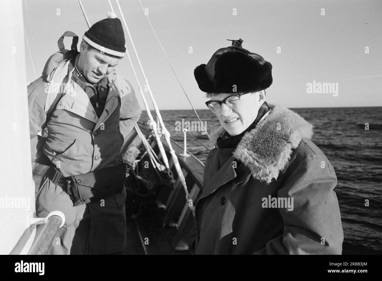 Current 15-6-1960 : When ships go down Aktuell's employee tries out new ...