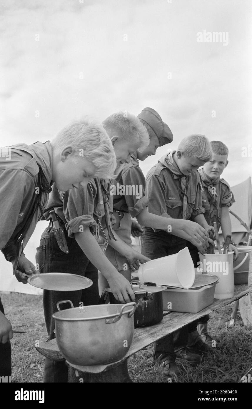 Actual 35-3-1960: 9,000 set up camp Giant camp on historical grounds ...