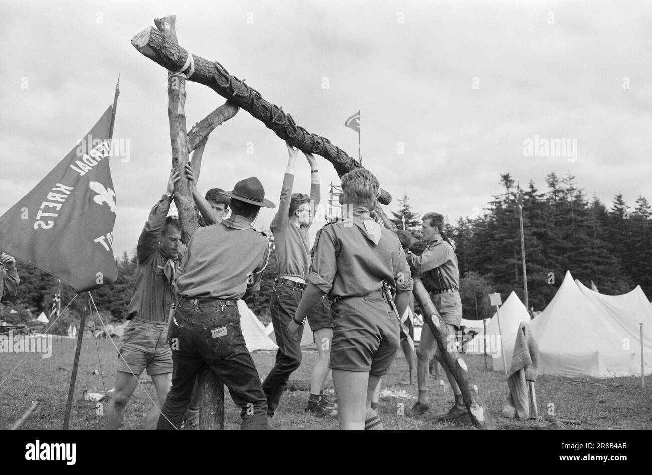 Actual 35-3-1960: 9,000 set up camp Giant camp on historical grounds ...