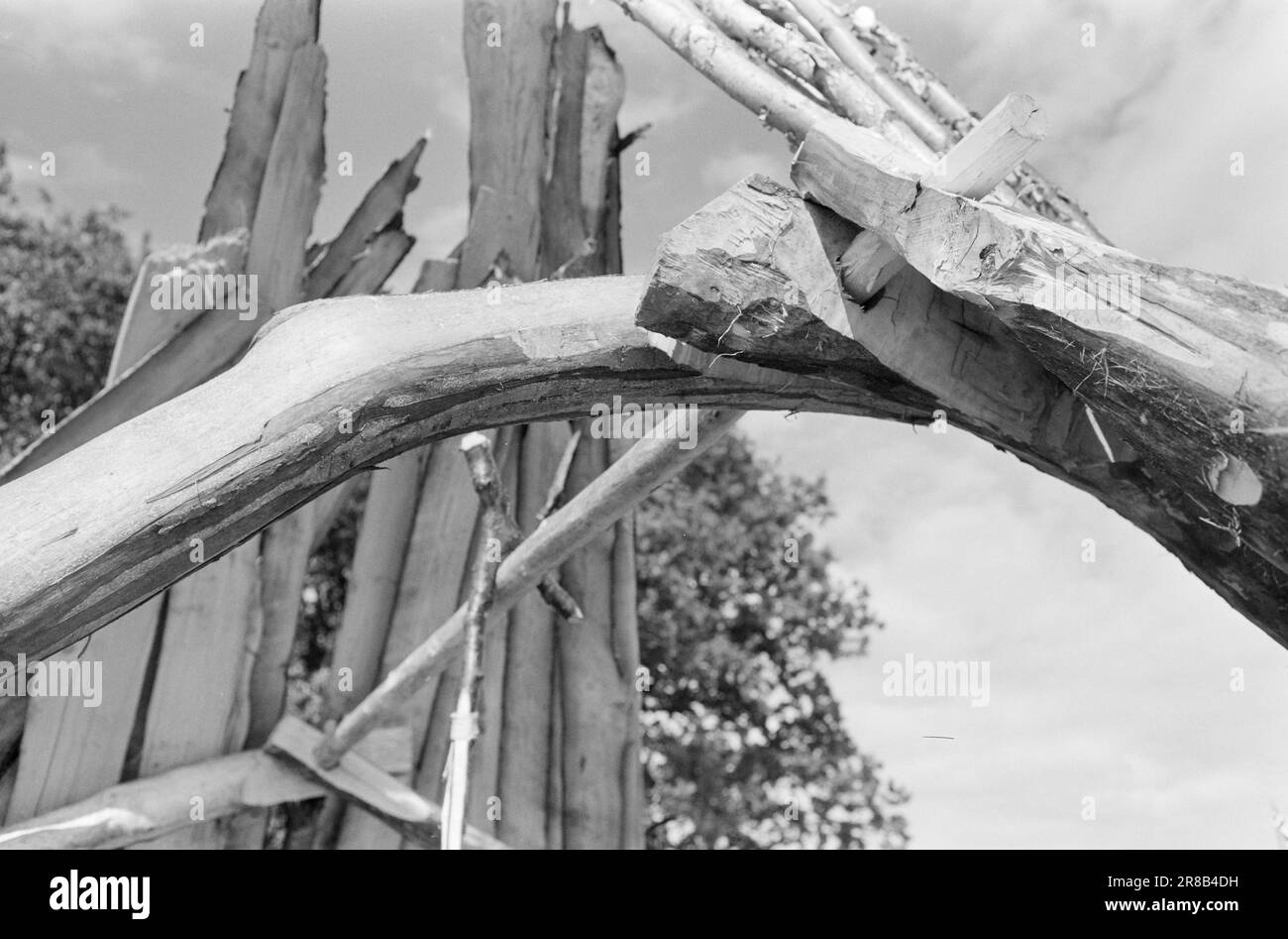 Actual 35-3-1960: 9,000 set up camp Giant camp on historical grounds ...