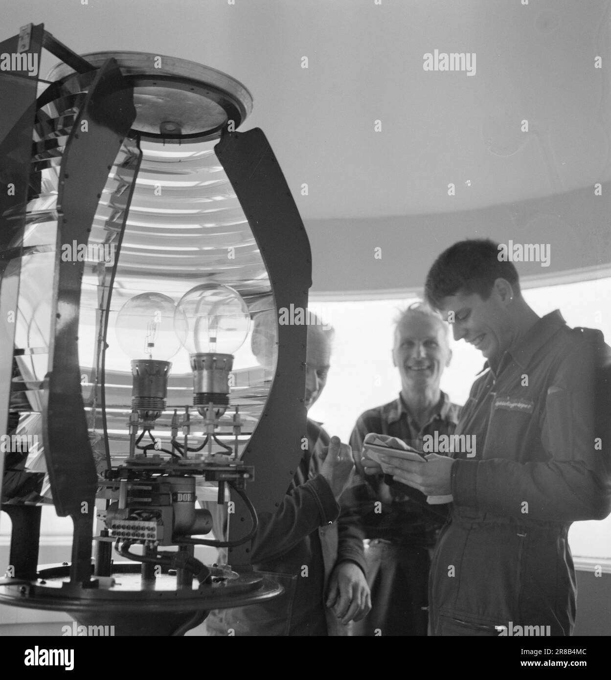 Current 48-10-1960 : Who wants a free car? The lucky finger race has ...