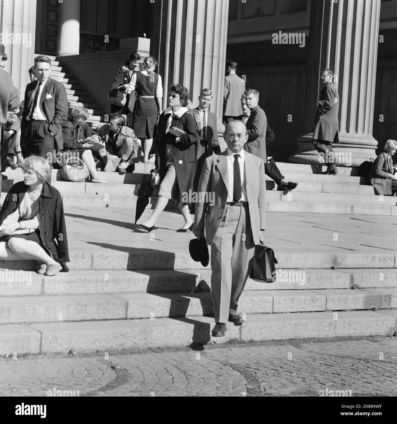 Current 40-1-1960: Professor becomes student A 56-year-old professor in ...