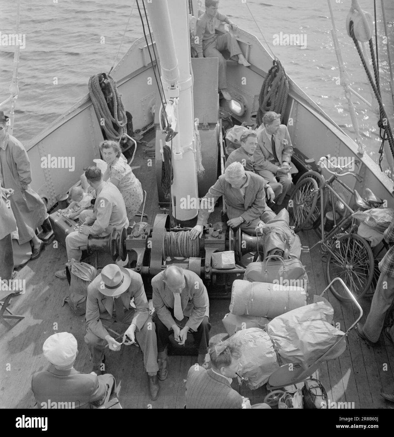 Actual 16-1950: The fjord's included swansSteamboats in the Oslofjord ...