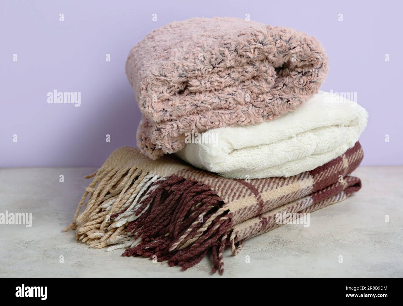 Purple blankets hi-res stock photography and images - Alamy