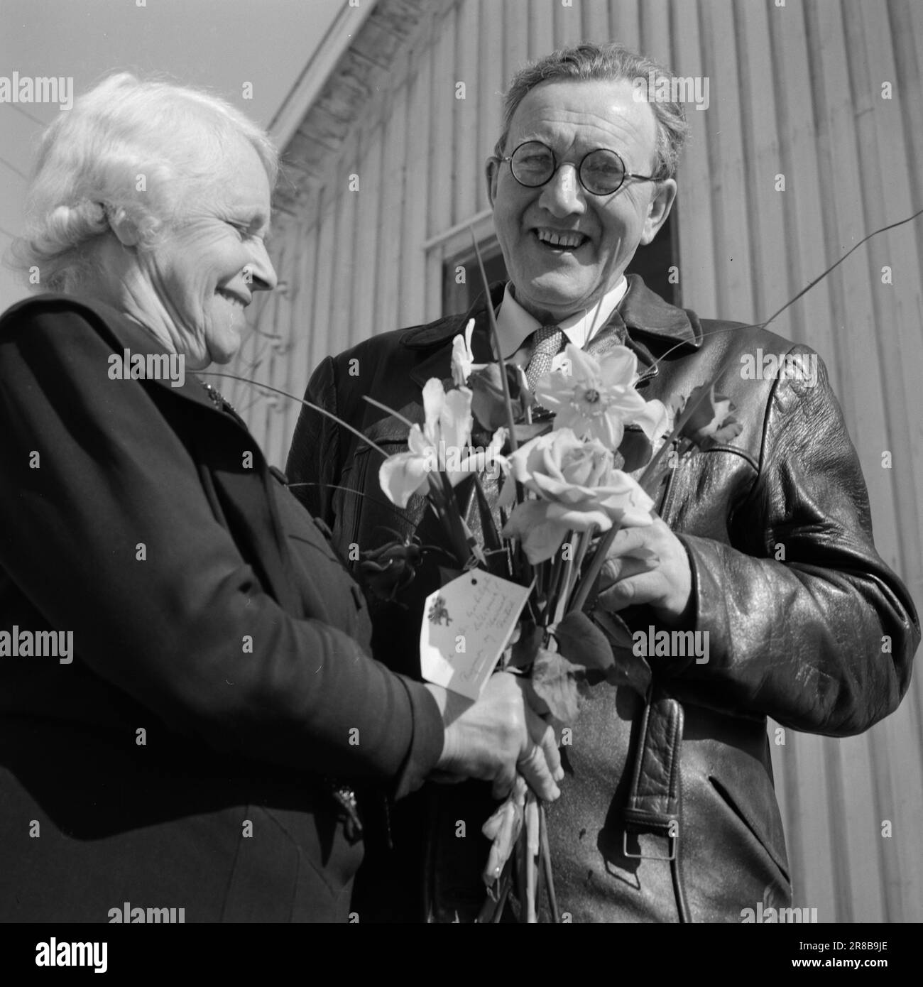 Current 18-9-1960: Norway's happiest man Einar Pedersen was blind for ...