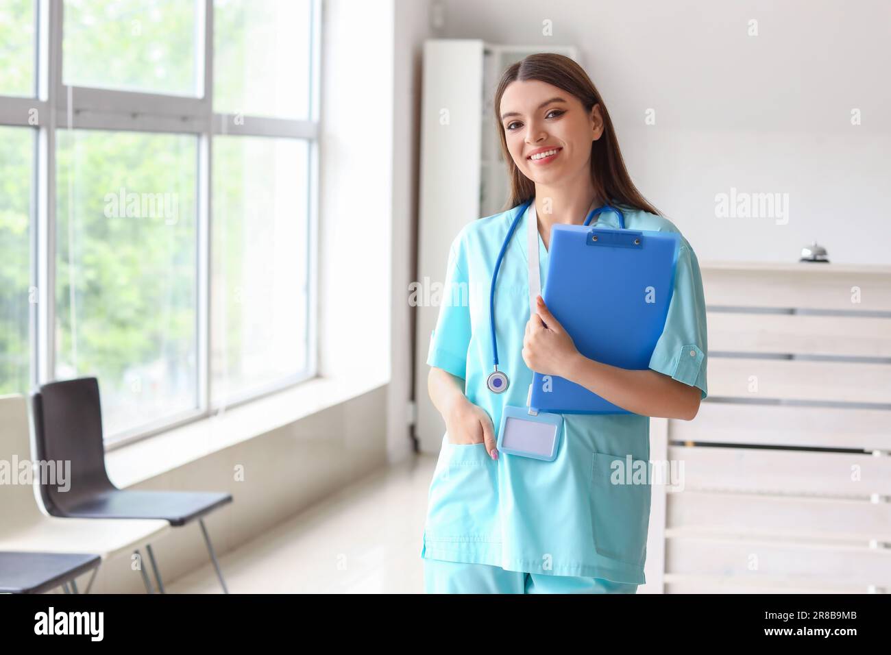 Female medical intern with clipboard at hospital Stock Photo - Alamy