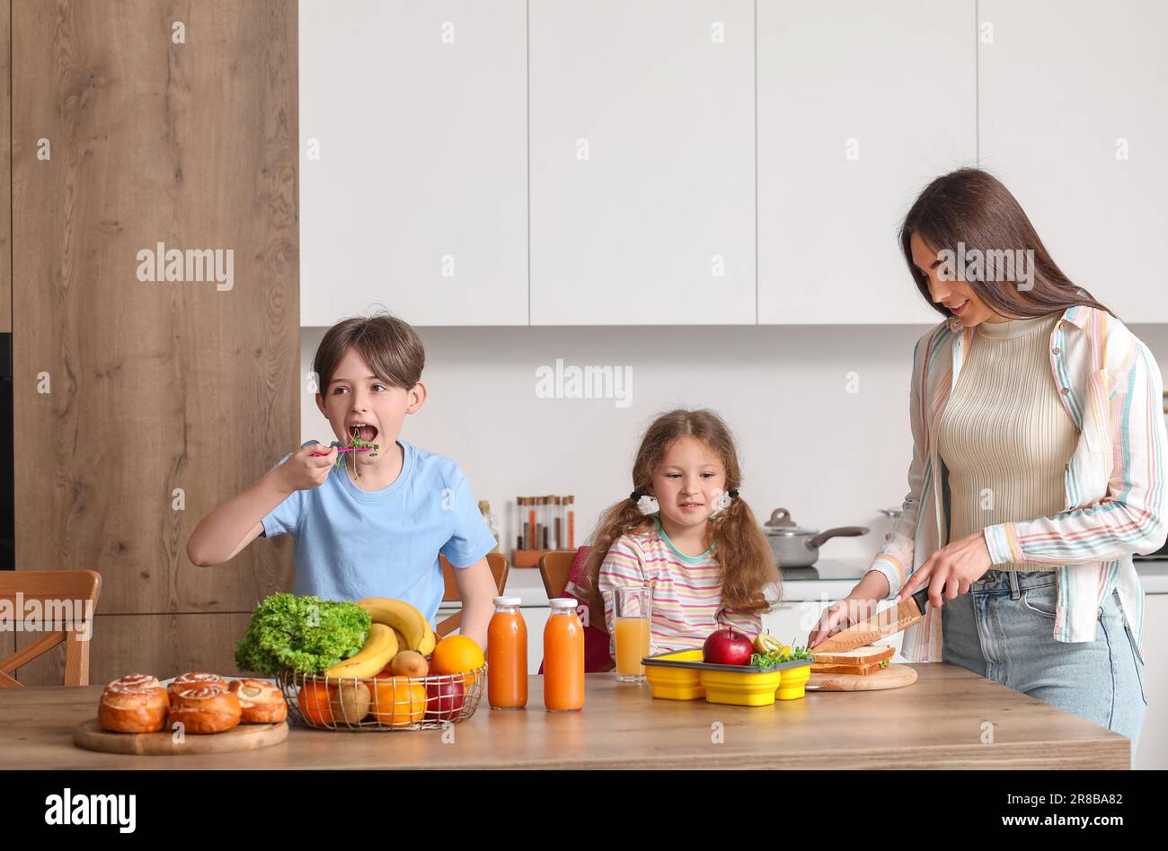 Mother preparing school lunch for her little children in kitchen Stock ...