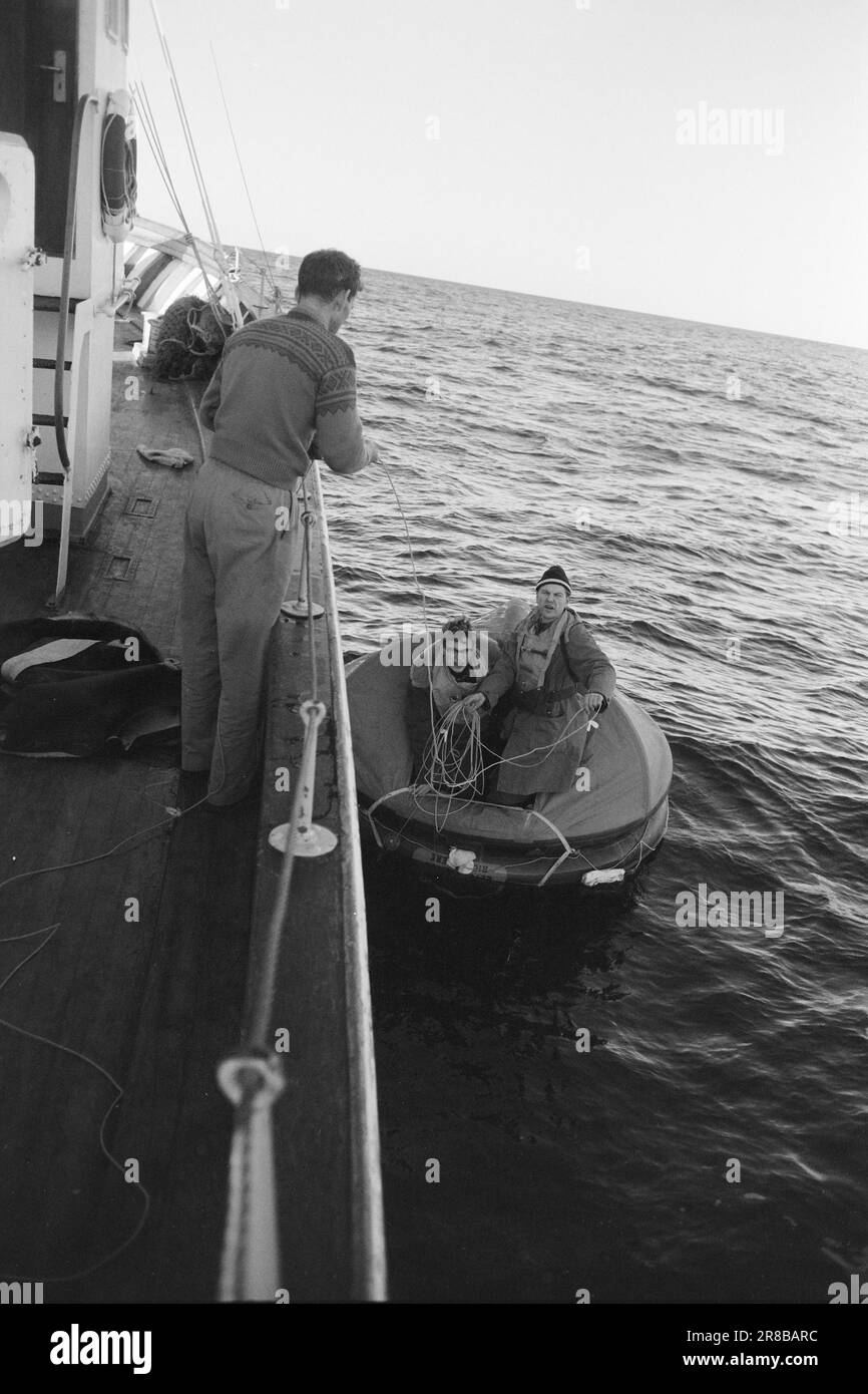 Current 15-6-1960 : When ships go down Aktuell's employee tries out new ...