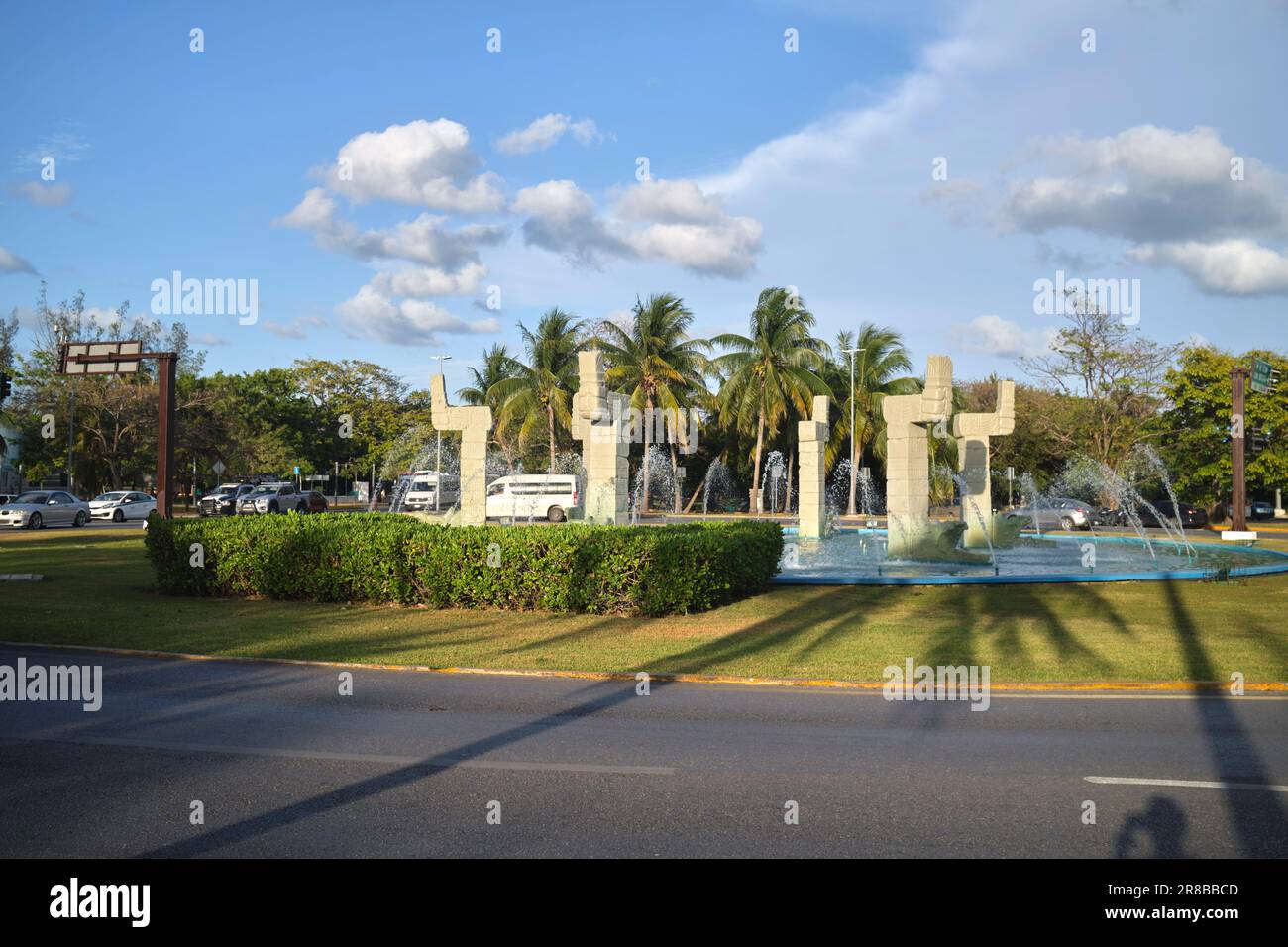 Traffic Roundabout with Sculpture Cancun Mexico Stock Photo - Alamy
