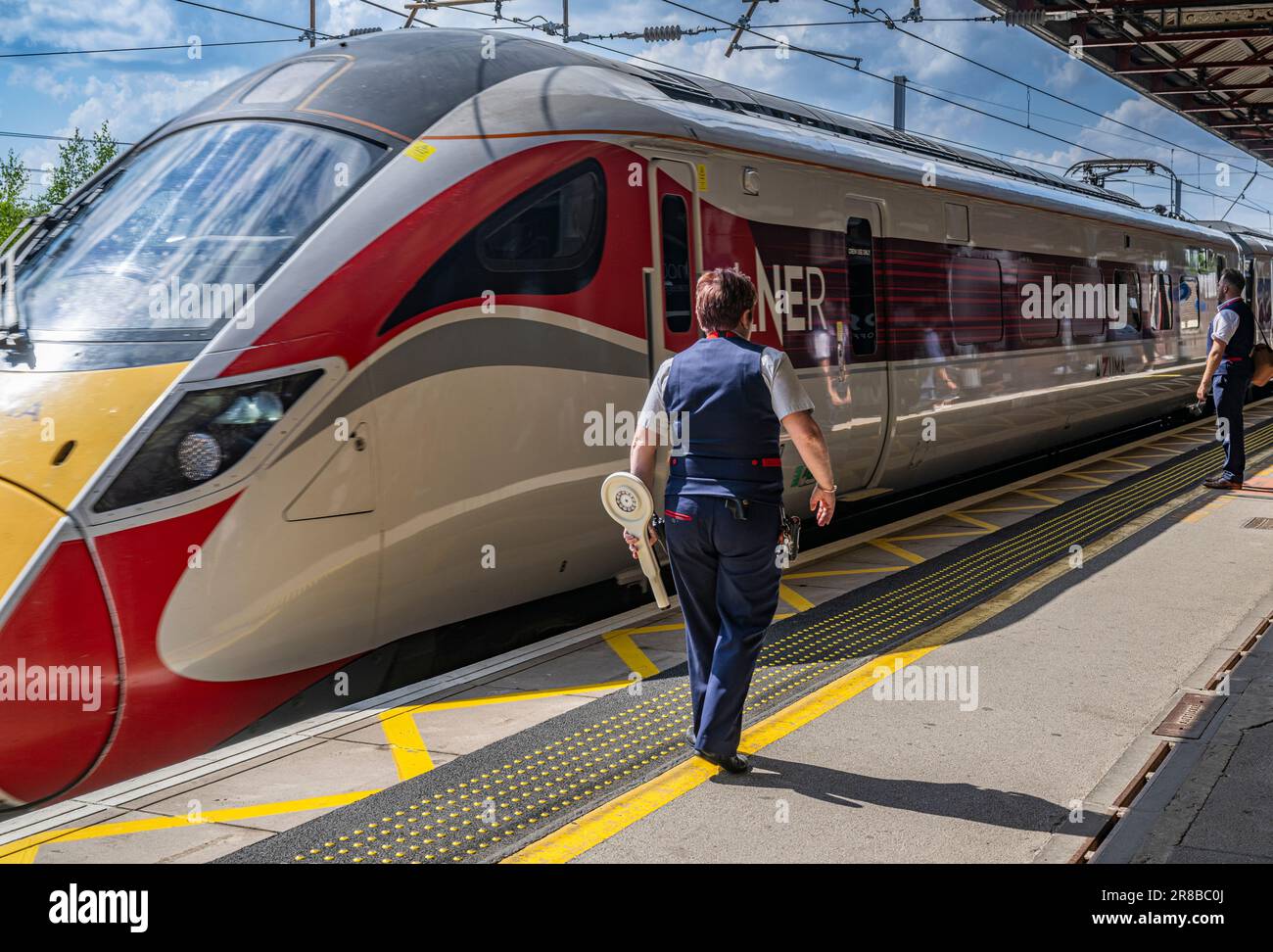 Train platform coordination hi-res stock photography and images - Alamy