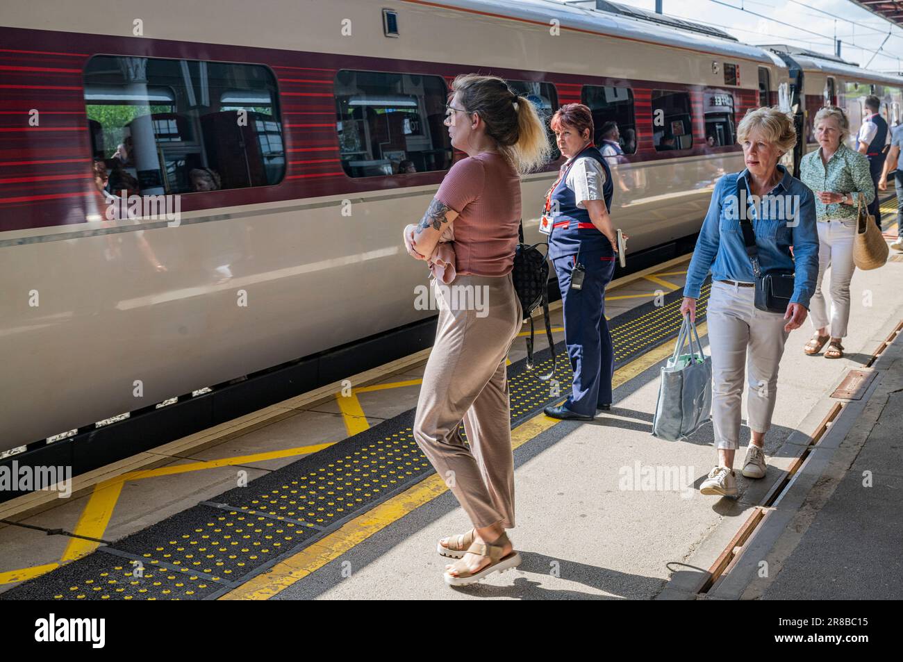 Platform etiquette hi-res stock photography and images - Alamy