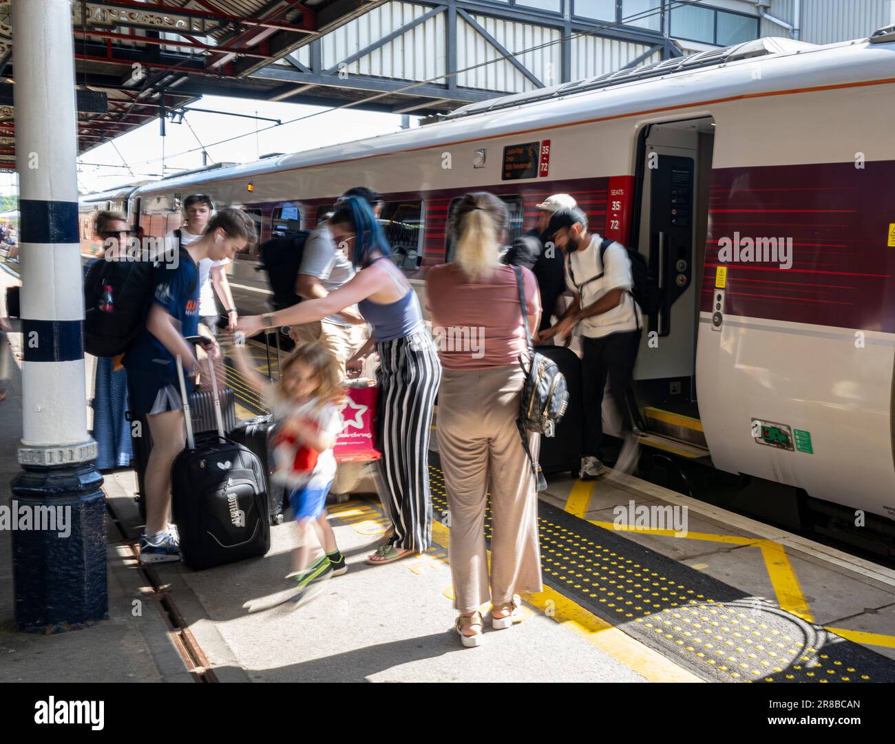 Grantham Train Station – Passengers boarding a London North Eastern ... Grantham Train Station – Passengers boarding a London North Eastern ...