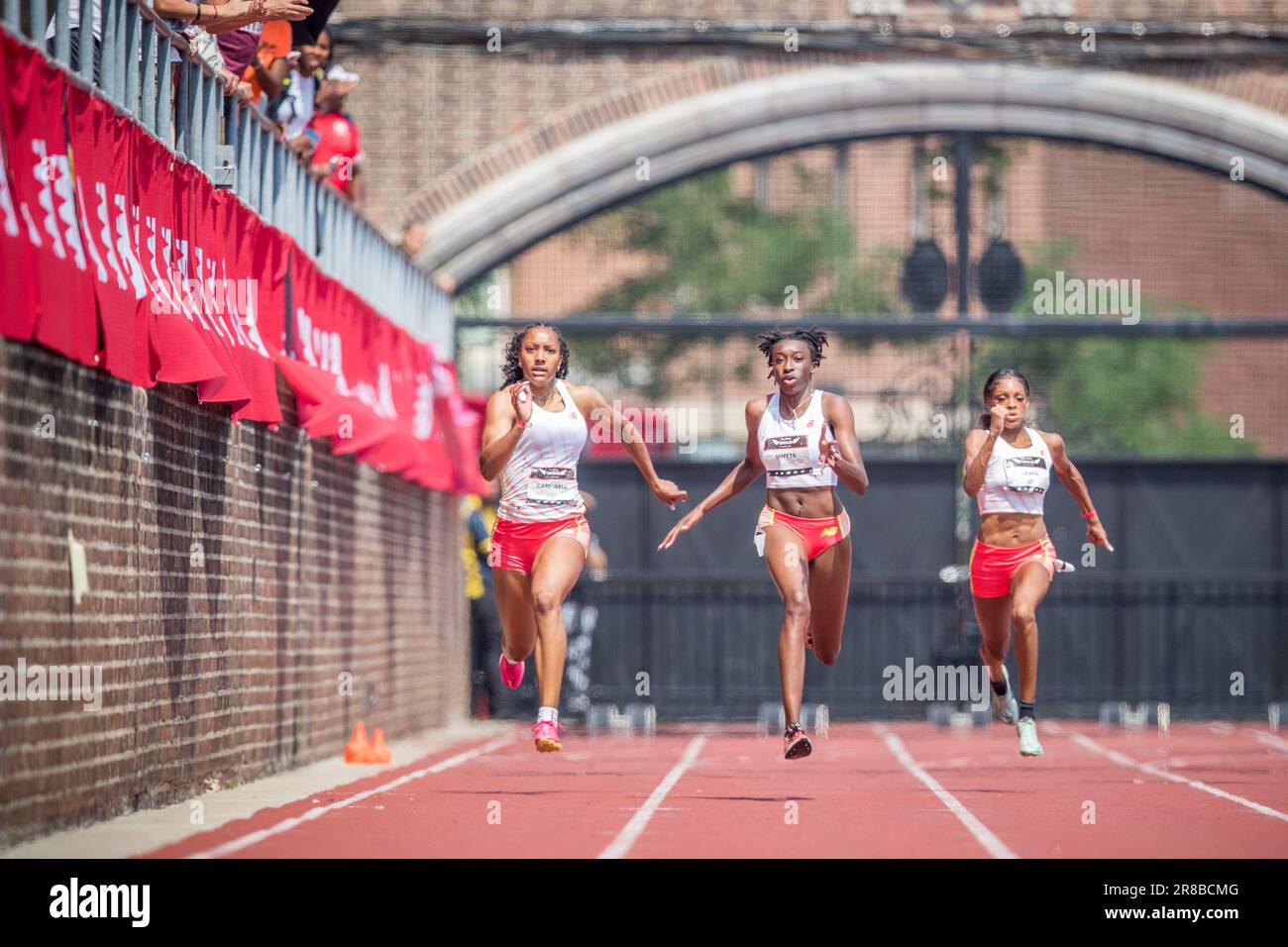 200 meter dash hi-res stock photography and images - Alamy