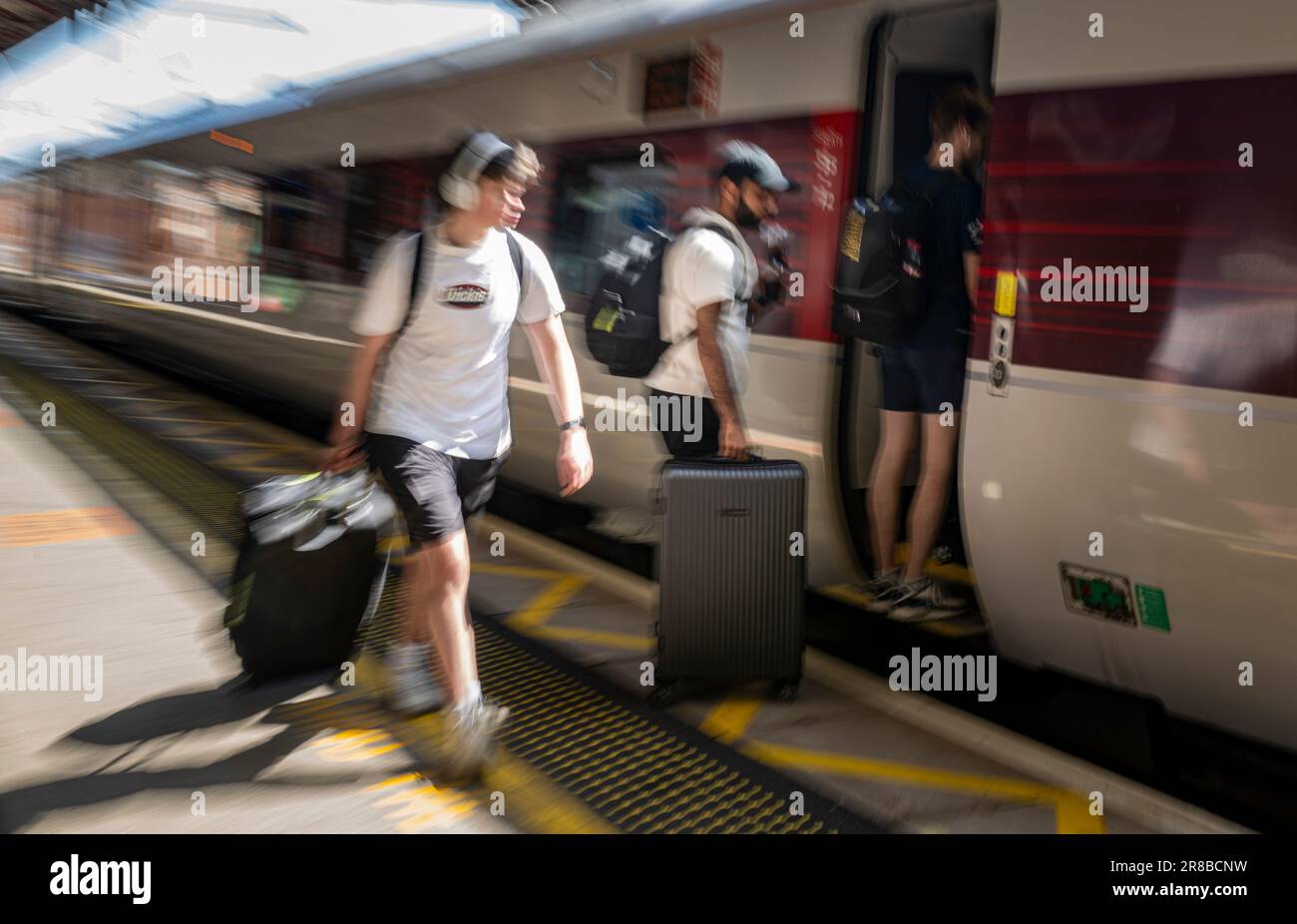 Grantham Train Station – Passengers boarding a London North Eastern ...