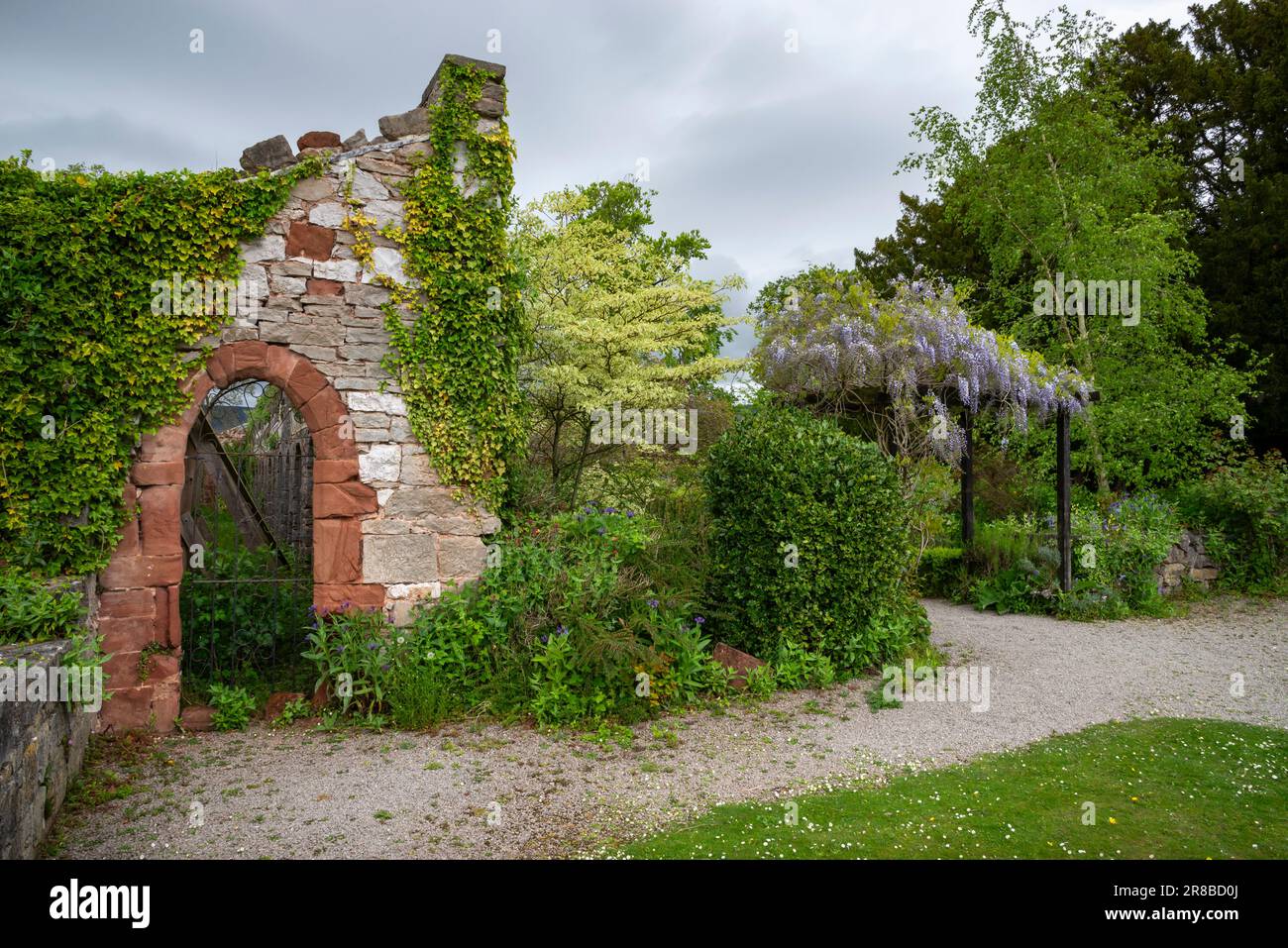 Ruthin Castle (Castell Rhuthun) hotel in the town of Ruthin in the Vale ...