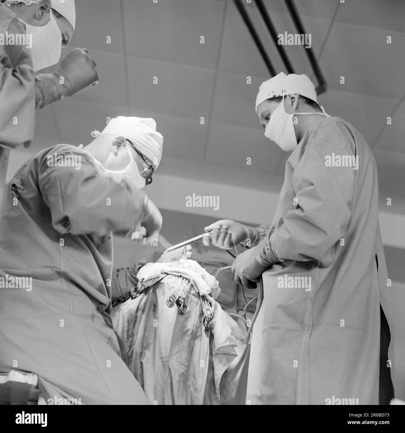 Current 16-9-1960: A glimpse into the brain For five hours the surgeon ...