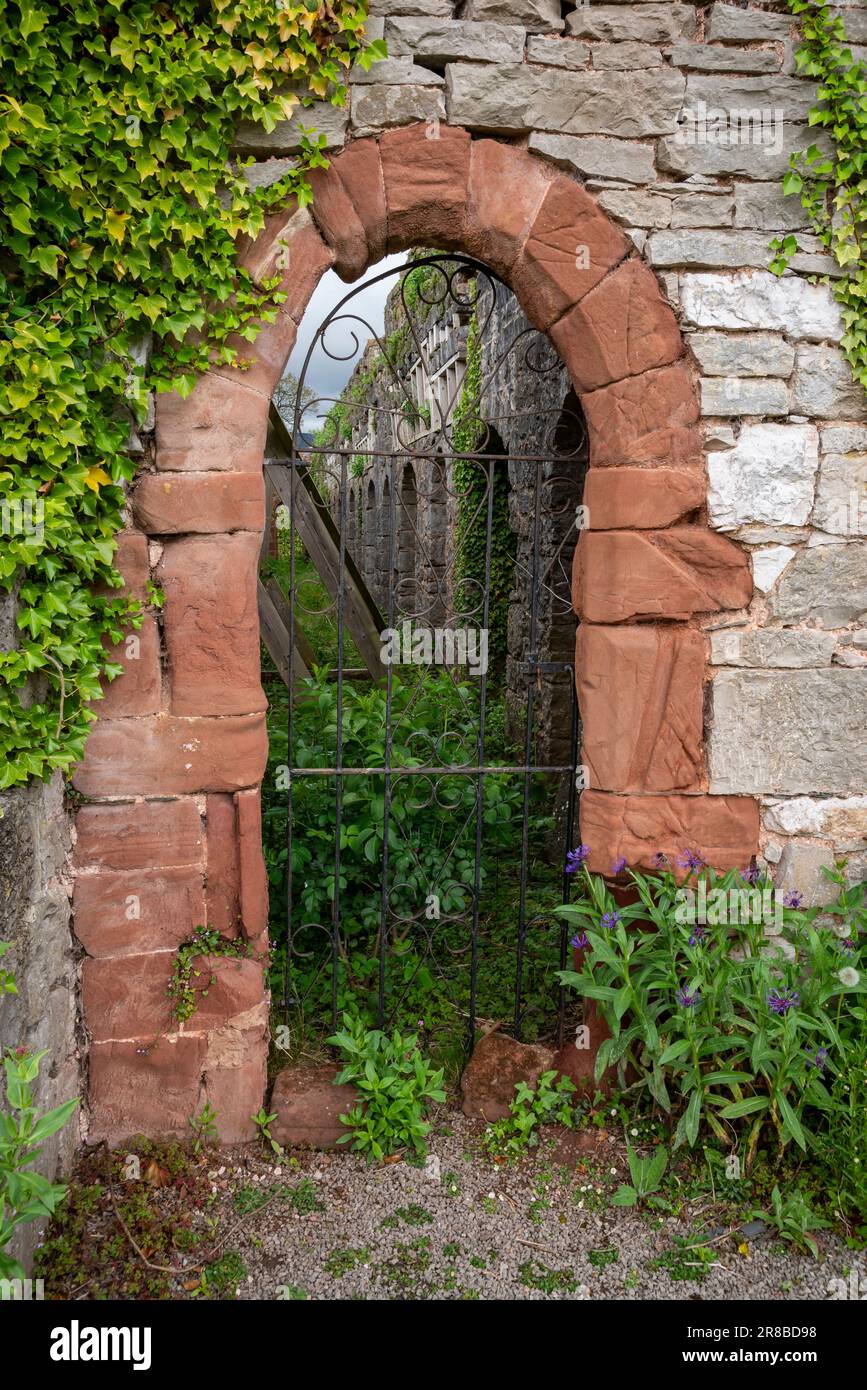Ruthin Castle (Castell Rhuthun) hotel in the town of Ruthin in the Vale ...