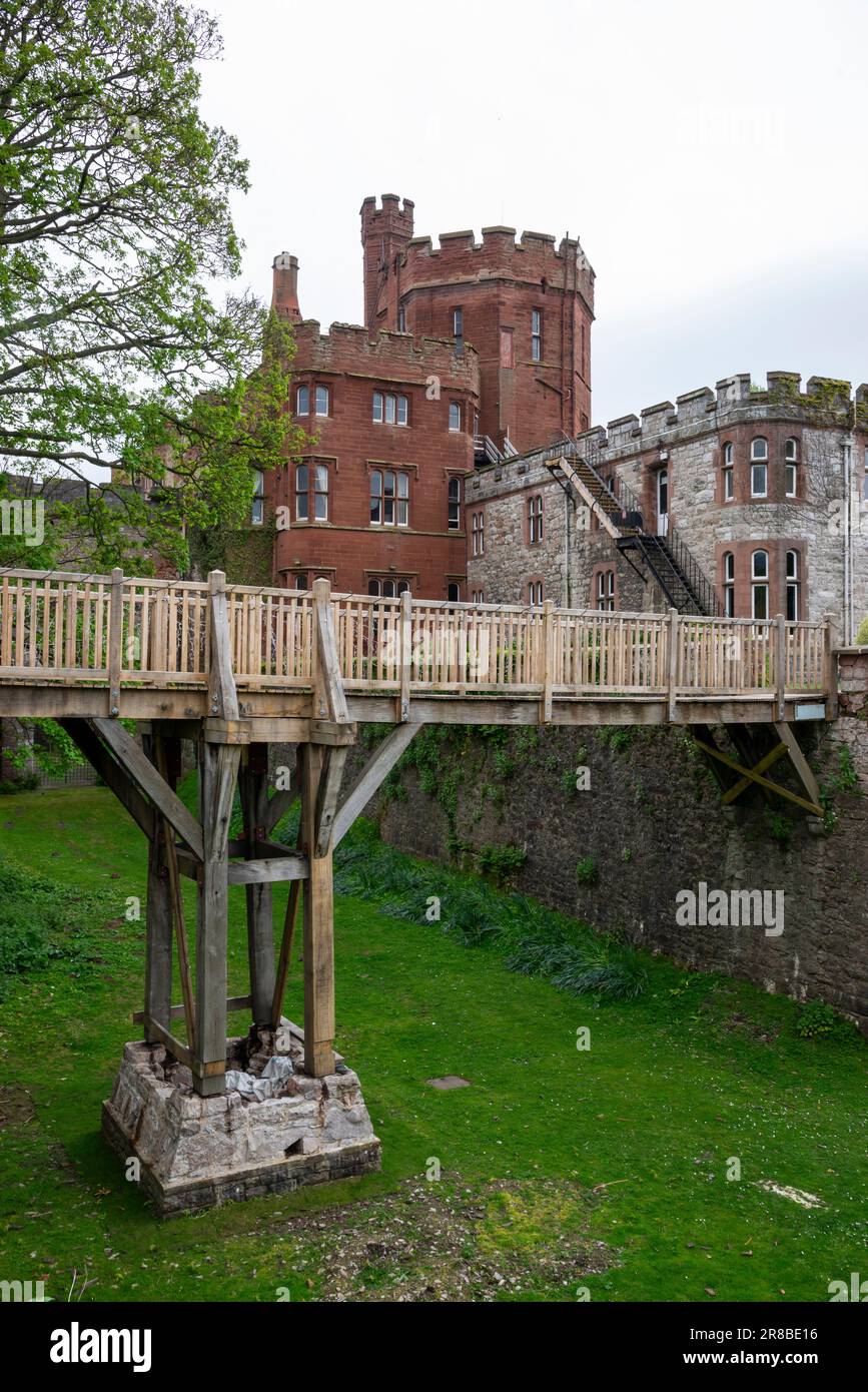 Ruthin Castle (Castell Rhuthun) hotel in the town of Ruthin in the Vale ...