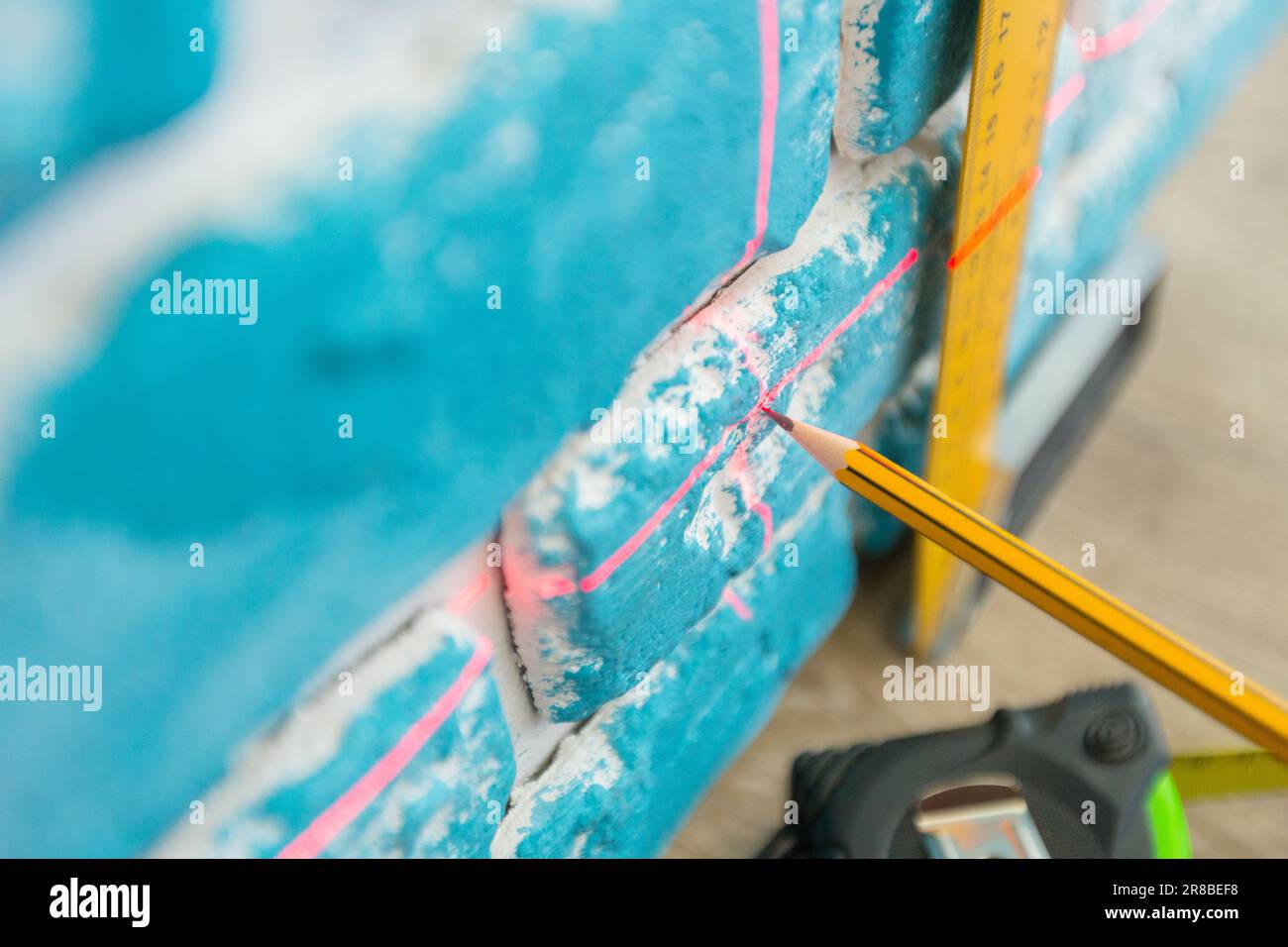 Laser level and lines on the wall Stock Photo - Alamy