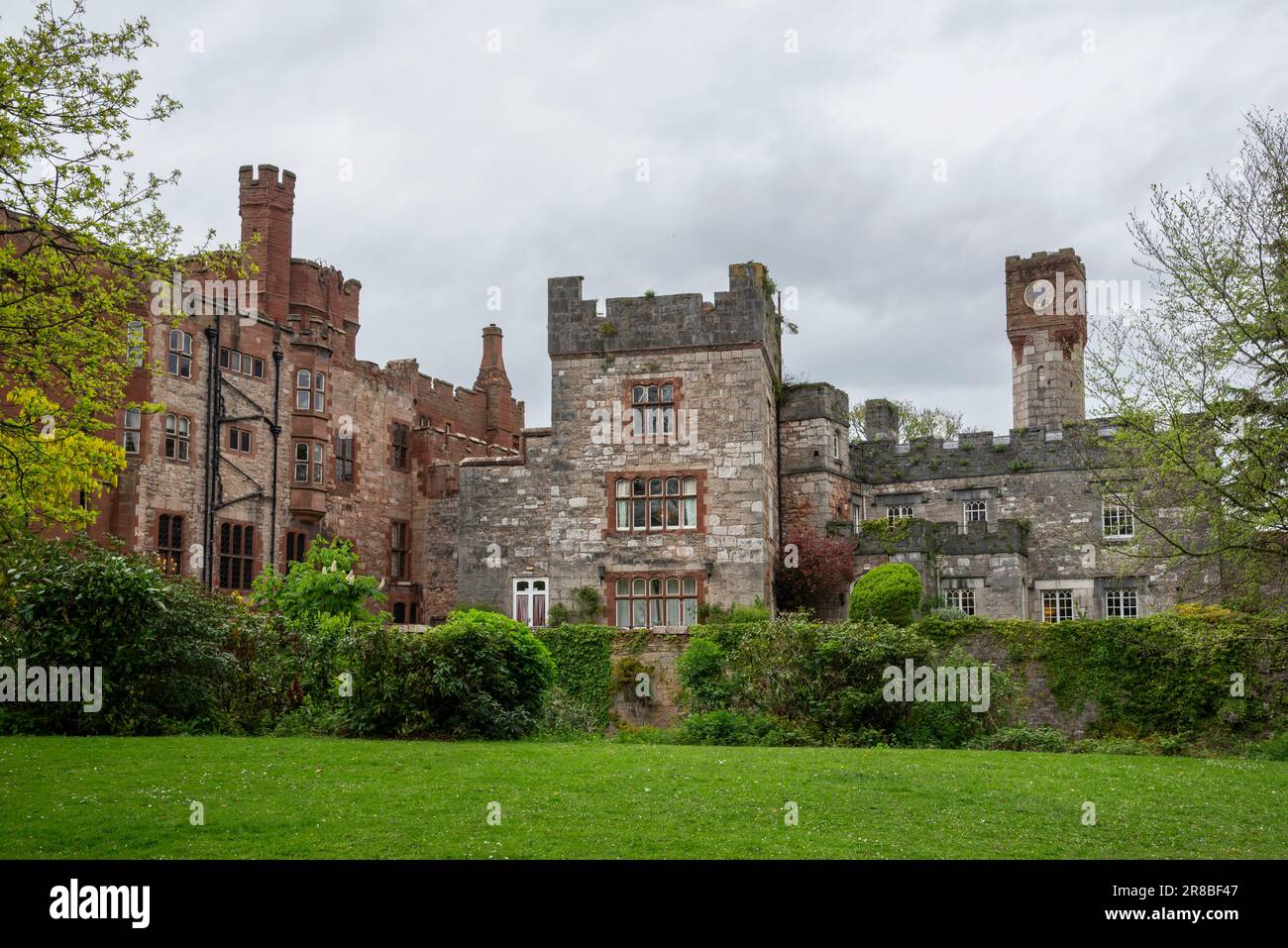 Ruthin Castle (Castell Rhuthun) hotel in the town of Ruthin in the Vale ...