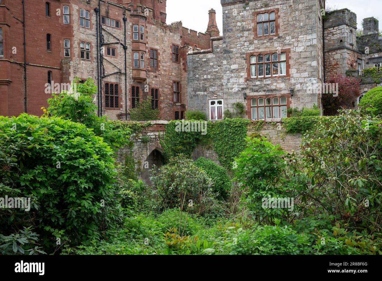 Ruthin Castle (Castell Rhuthun) hotel in the town of Ruthin in the Vale ...
