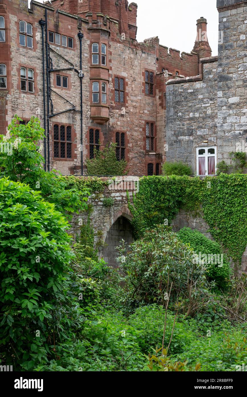 Ruthin Castle (Castell Rhuthun) hotel in the town of Ruthin in the Vale ...